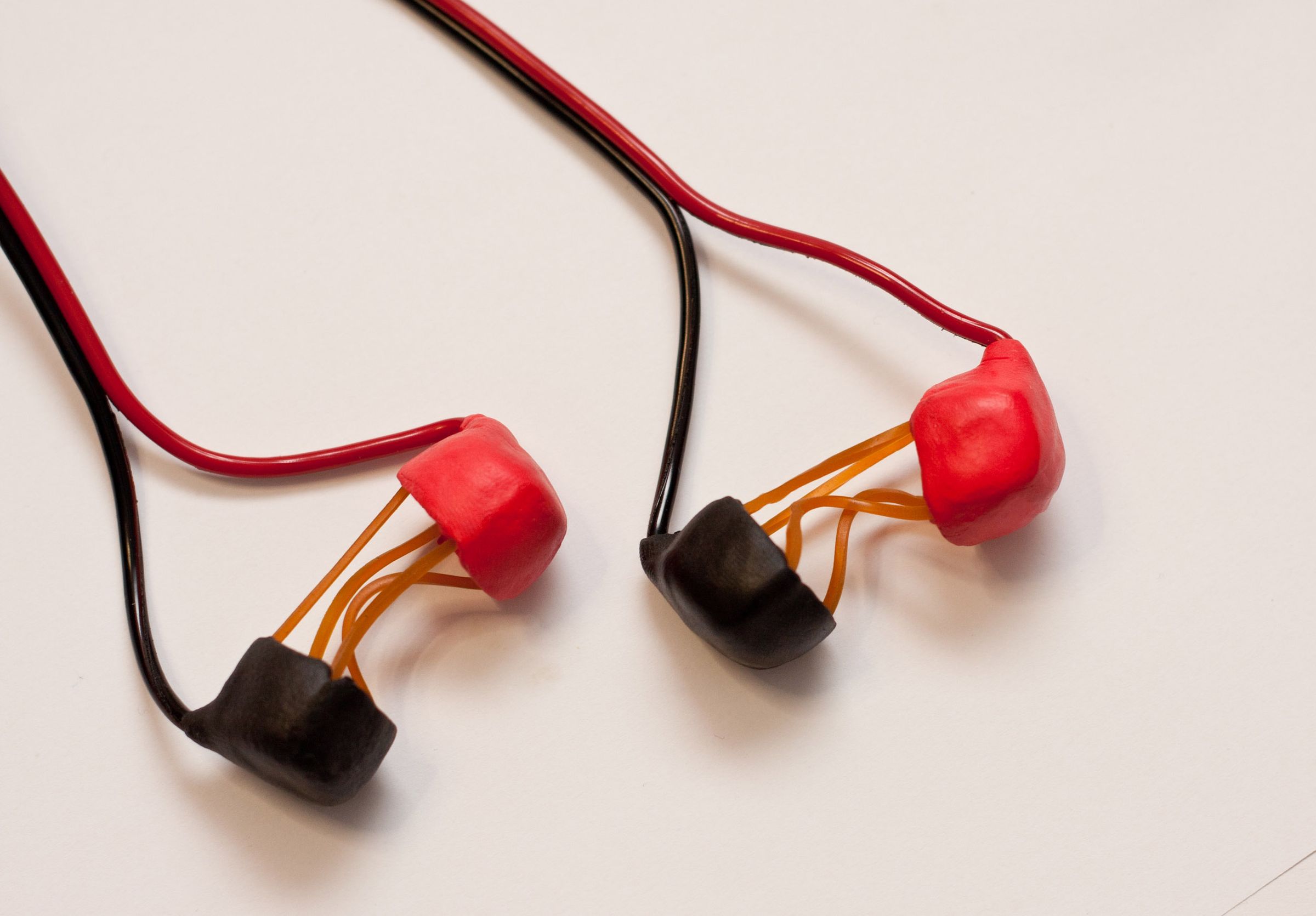 Simple, Cheap, Cool, Waterproof and Gummy Diy Battery Holder : 8 Steps ...