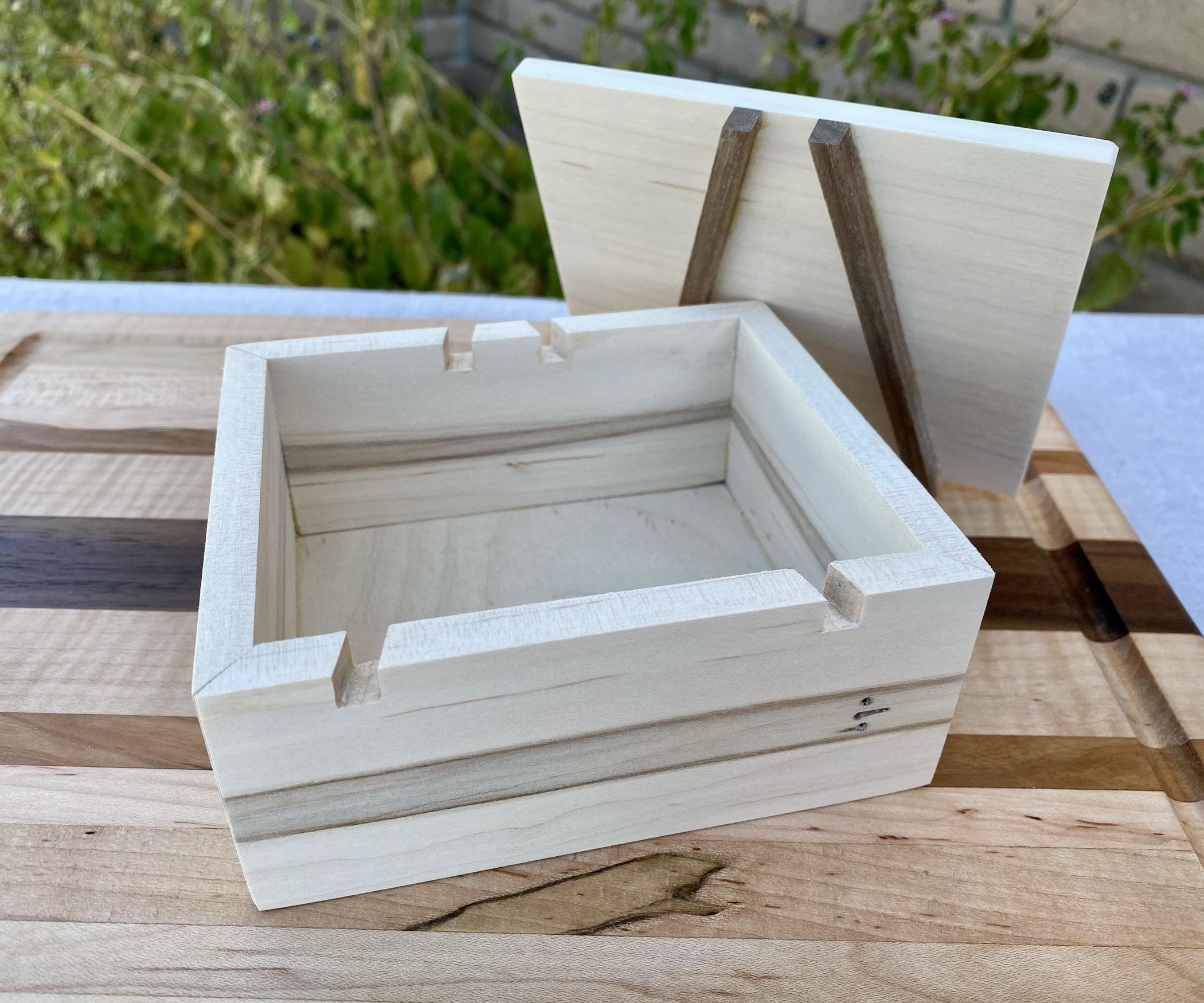 A Novel Way to Set a Box Lid : 7 Steps (with Pictures) - Instructables