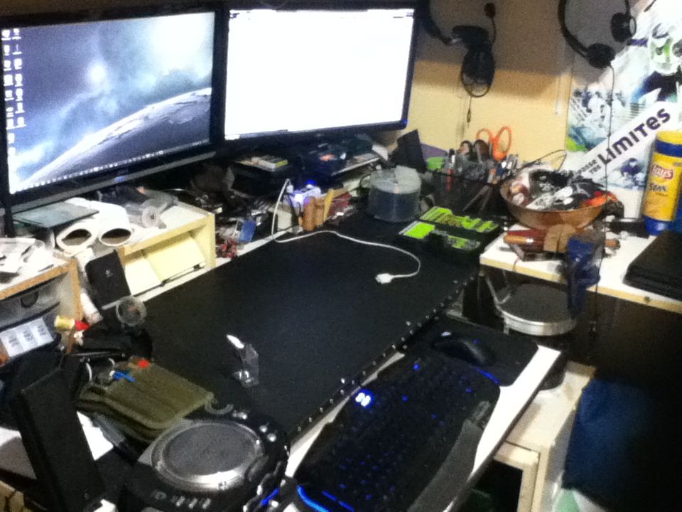 Industrial Gaming / Working / Everithing Desk : 5 Steps - Instructables