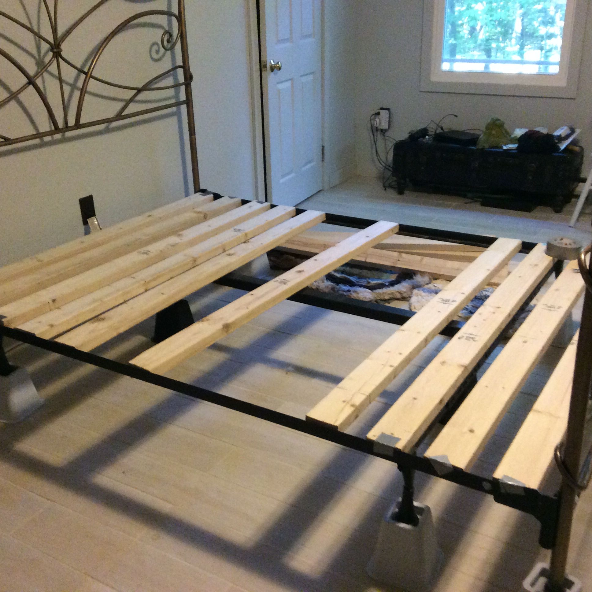 Foundation for Queen-size Memory Foam Bed From Basic Frame : 5 Steps ...