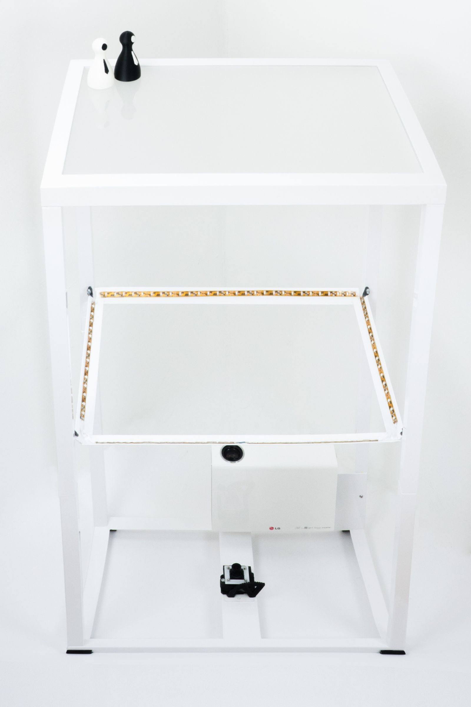 Edddison Projection Table : 11 Steps - Instructables