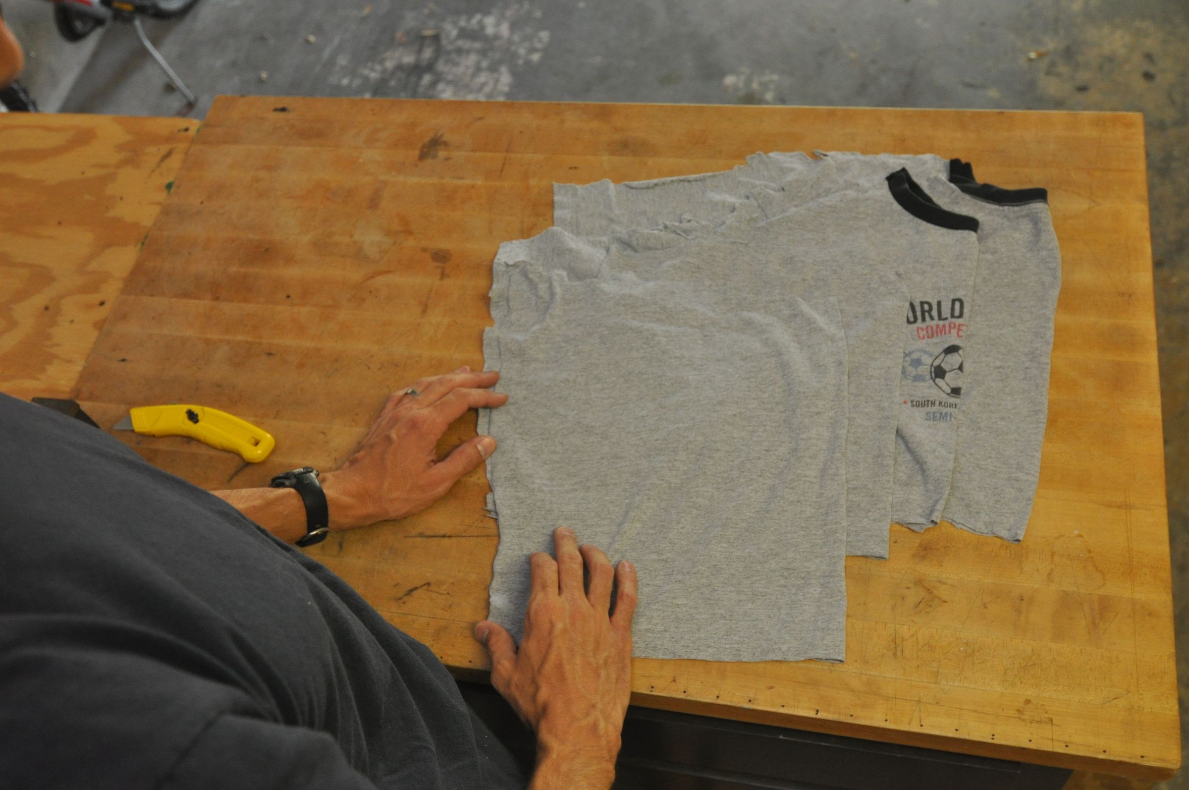 T-shirt Rags - 4 Rags From 1 Shirt With Just 2 Cuts : 7 Steps (with ...