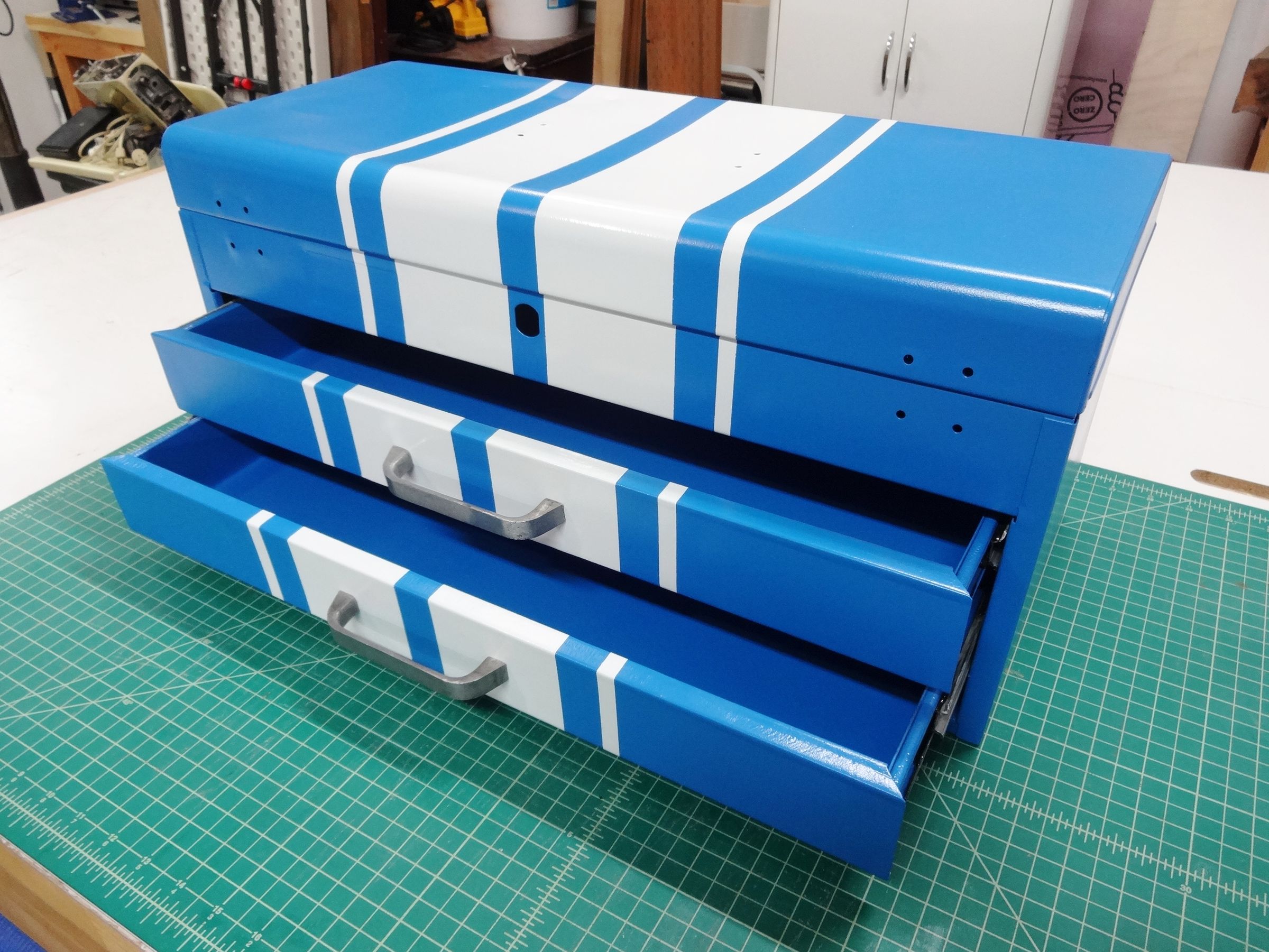 Restore a Rusty Toolbox : 14 Steps (with Pictures) - Instructables