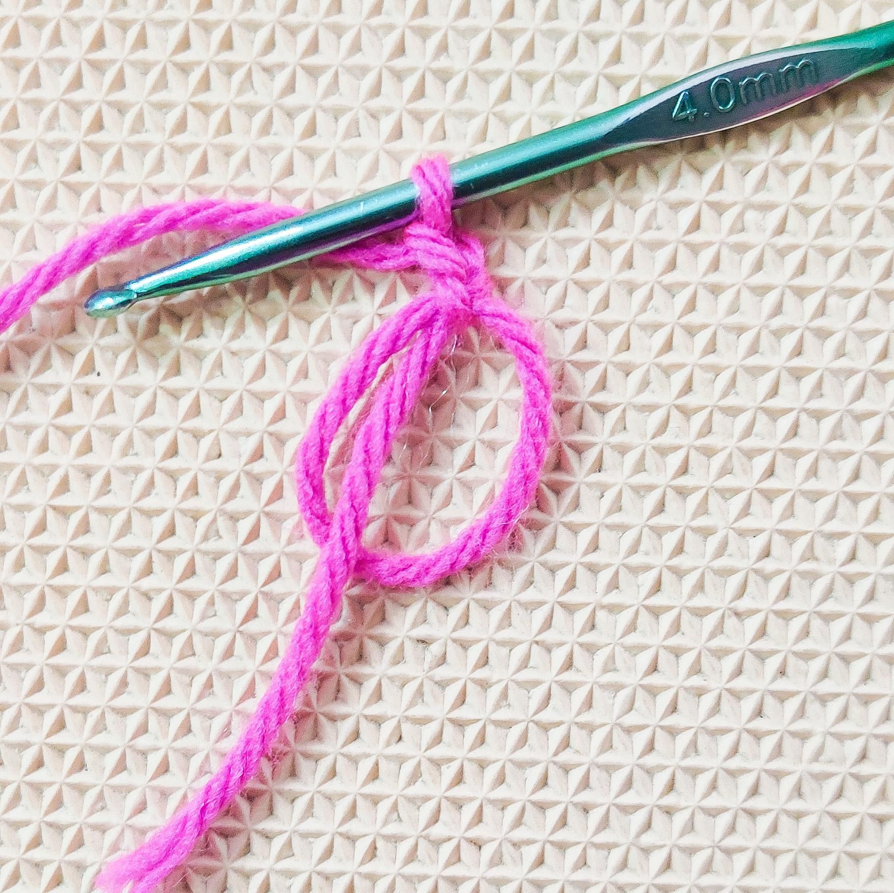 How to Make a Solid Two Color Spiral Crochet Circle : 8 Steps (with ...