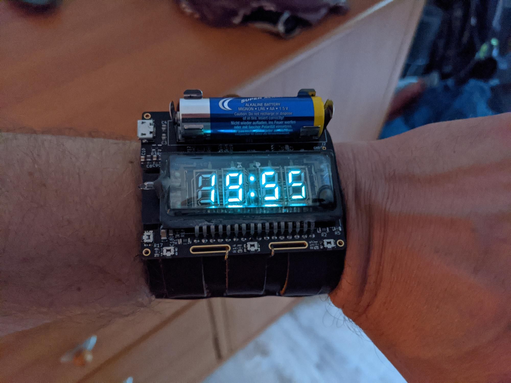 Vacuum Fluorescent Display Watch : 5 Steps (with Pictures) - Instructables