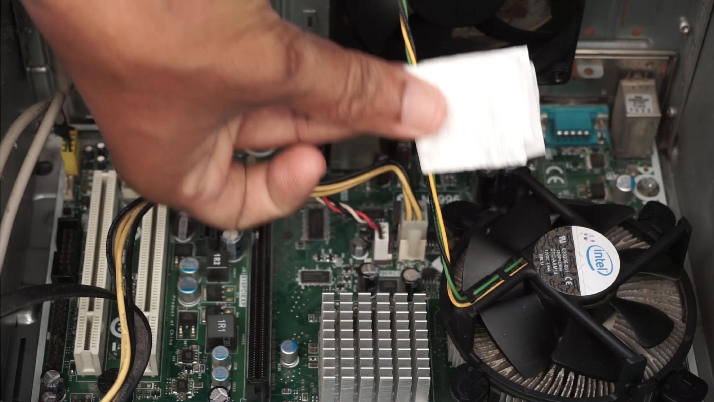 How to Clean a CPU Fan Without Removing It. : 8 Steps - Instructables