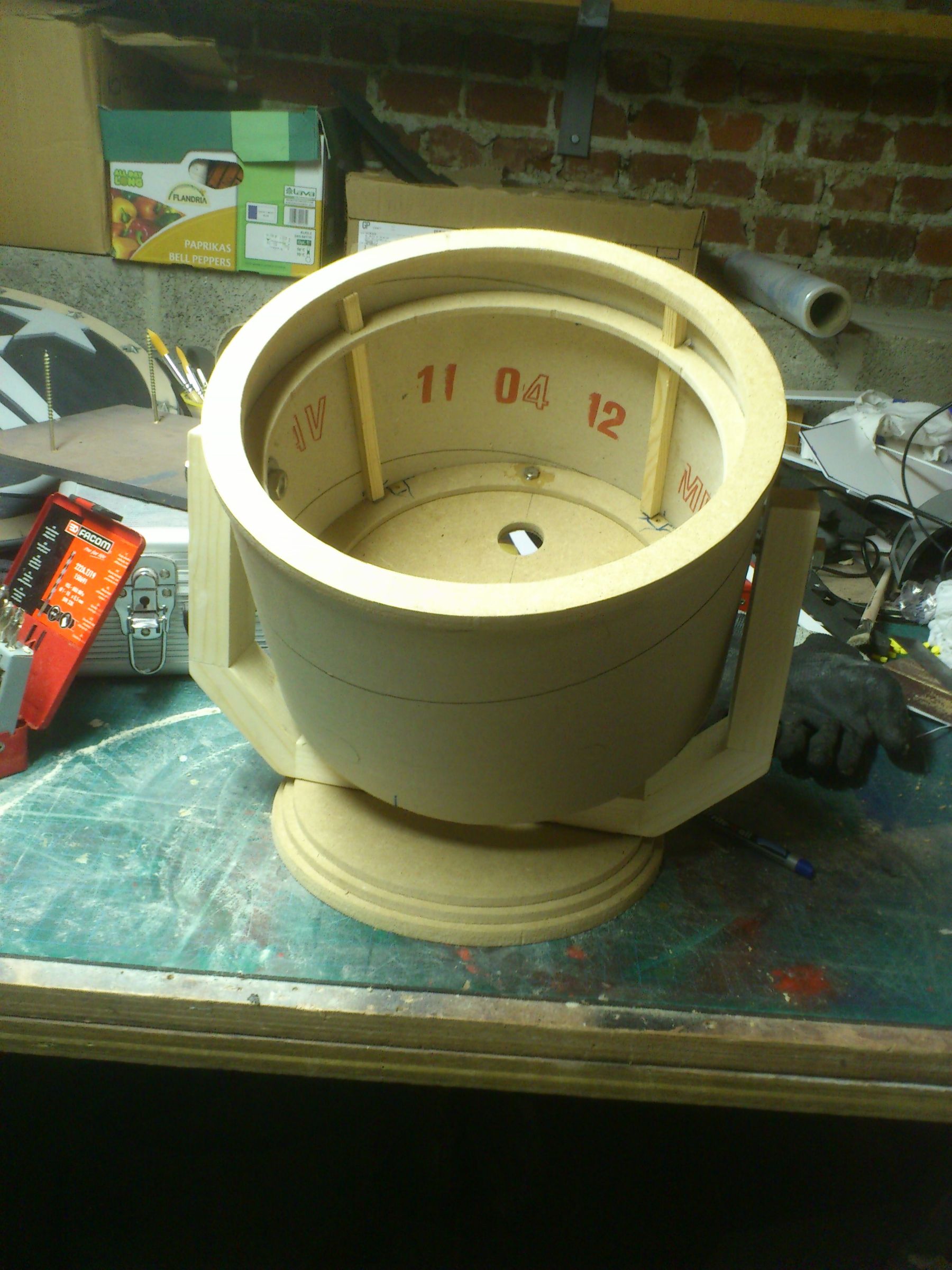 How to Make a BAT-signal : 8 Steps (with Pictures) - Instructables