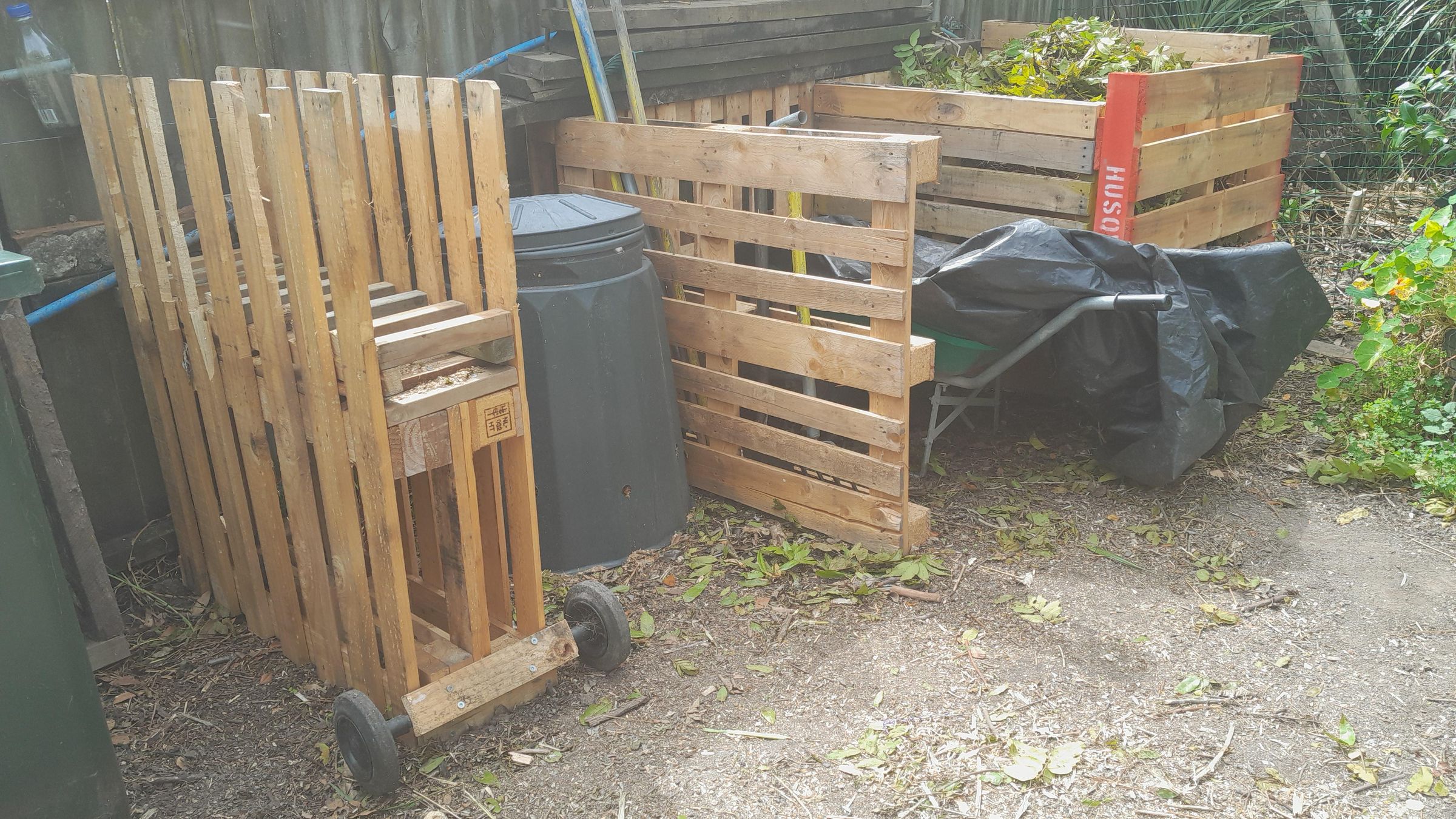 DIY Pallet and Chainsaw Mulching Rack - for Easy Vegetation Shredding ...