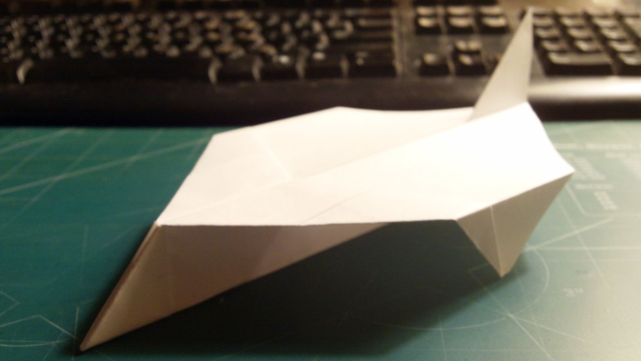 How to Make the Super Starstriker Paper Airplane : 7 Steps - Instructables