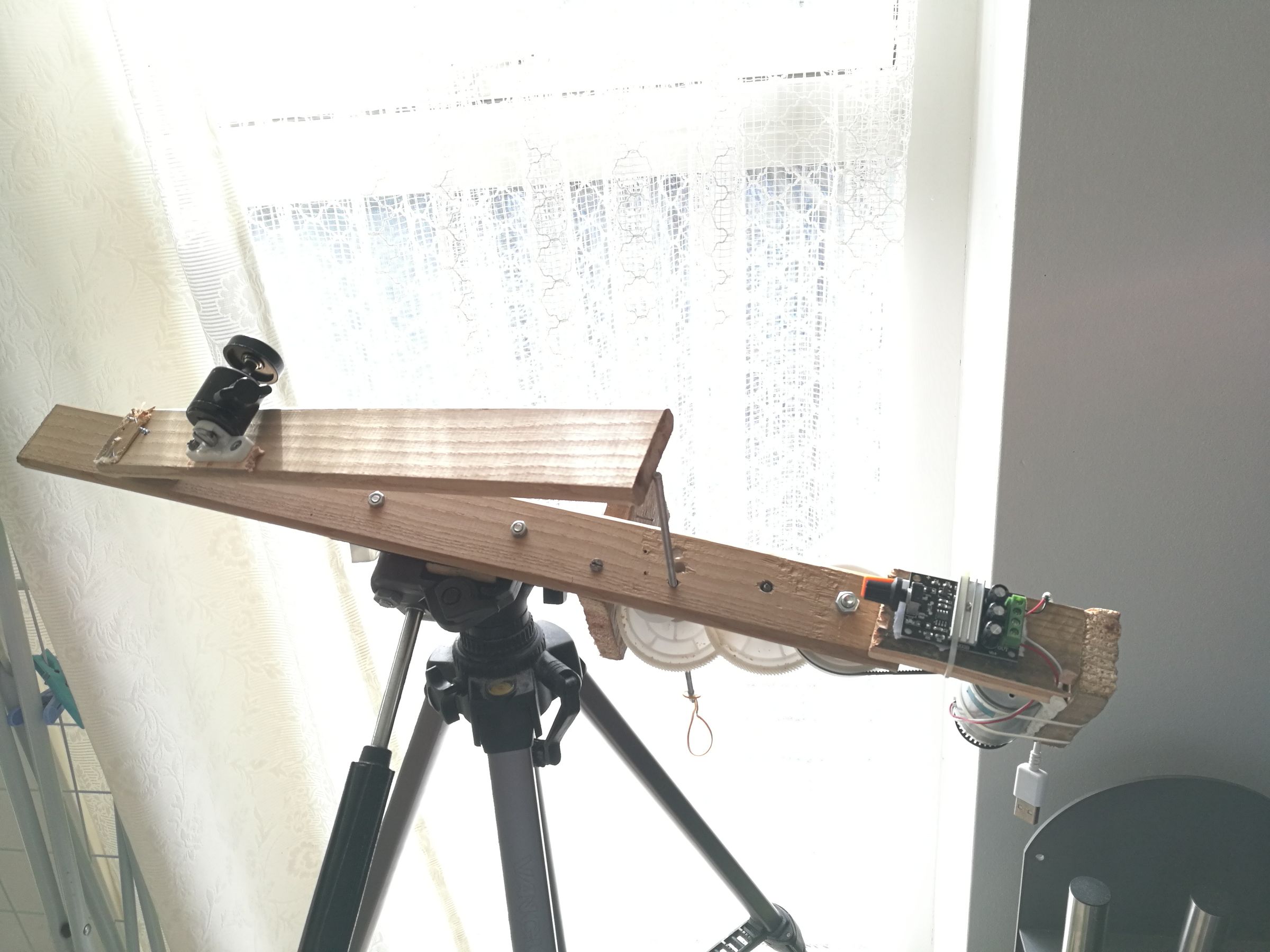 AstroTracker - a Barn Door Star Tracker : 10 Steps (with Pictures ...