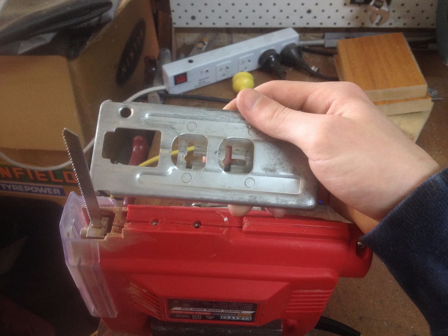 Convert Your Jigsaw Into a Scrollsaw : 8 Steps (with Pictures ...