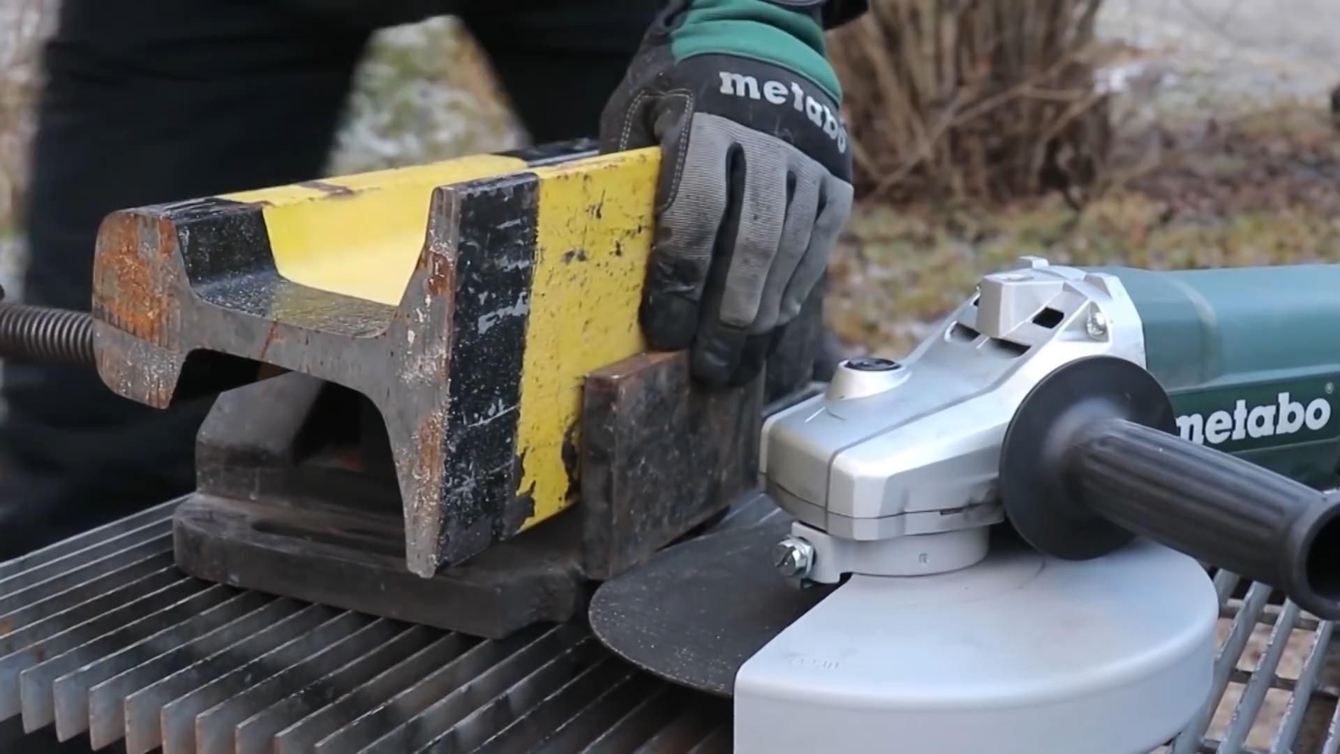 Making Aso / Railroad Track Anvil Using Angle Grinders. : 10 Steps ...