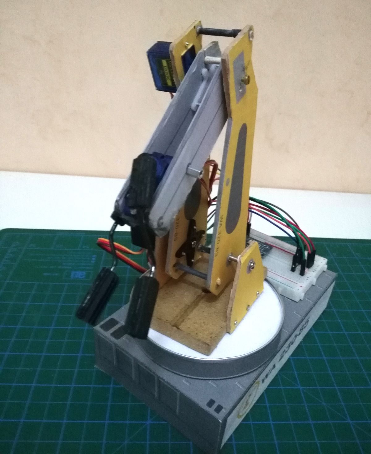 PC Controlled Robotic Arm : 9 Steps - Instructables