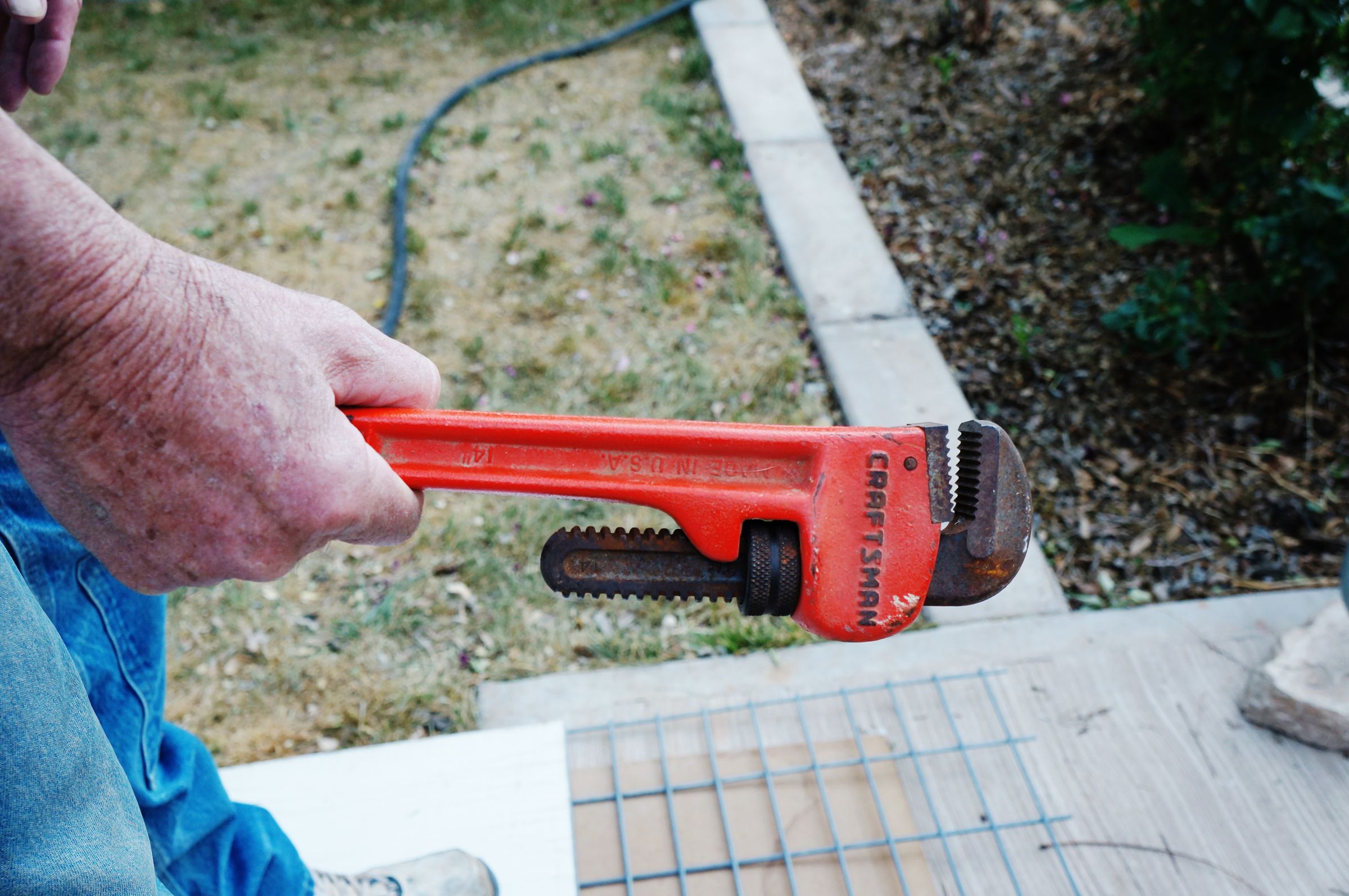 Cheap Easy Dog Run to Build : 6 Steps - Instructables