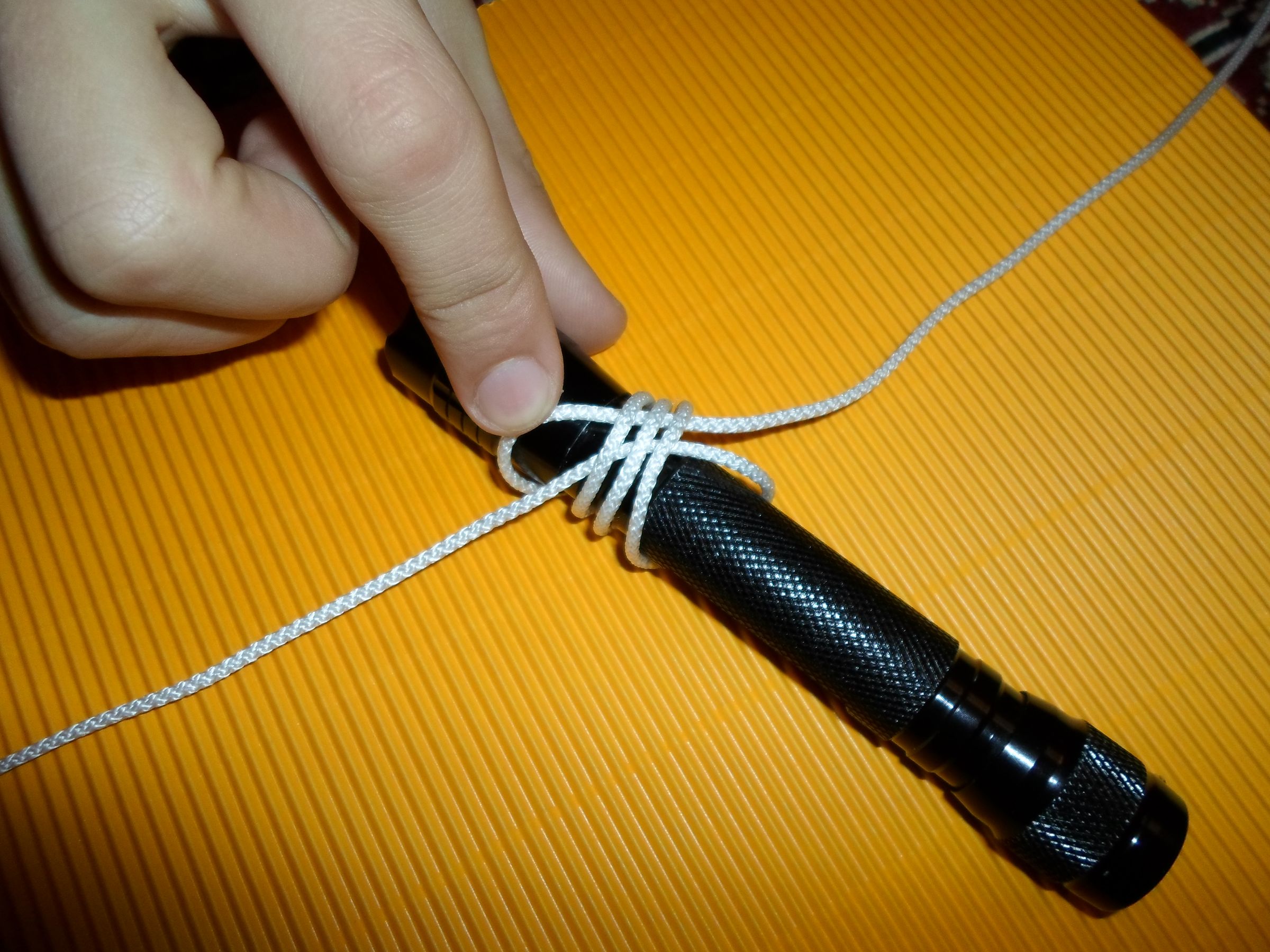Flashlight Paracord Strap - Instructables