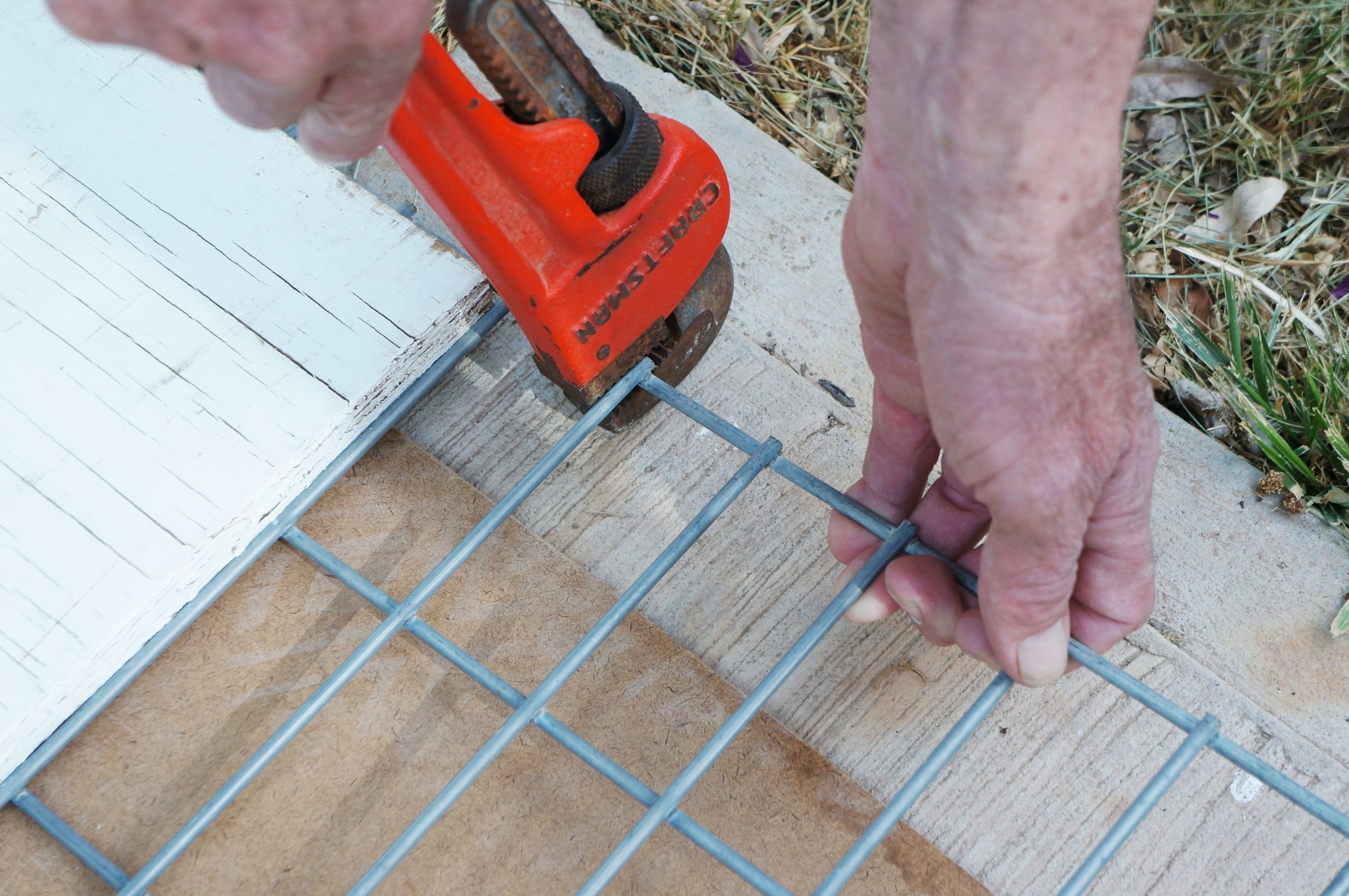 Cheap Easy Dog Run to Build : 6 Steps - Instructables