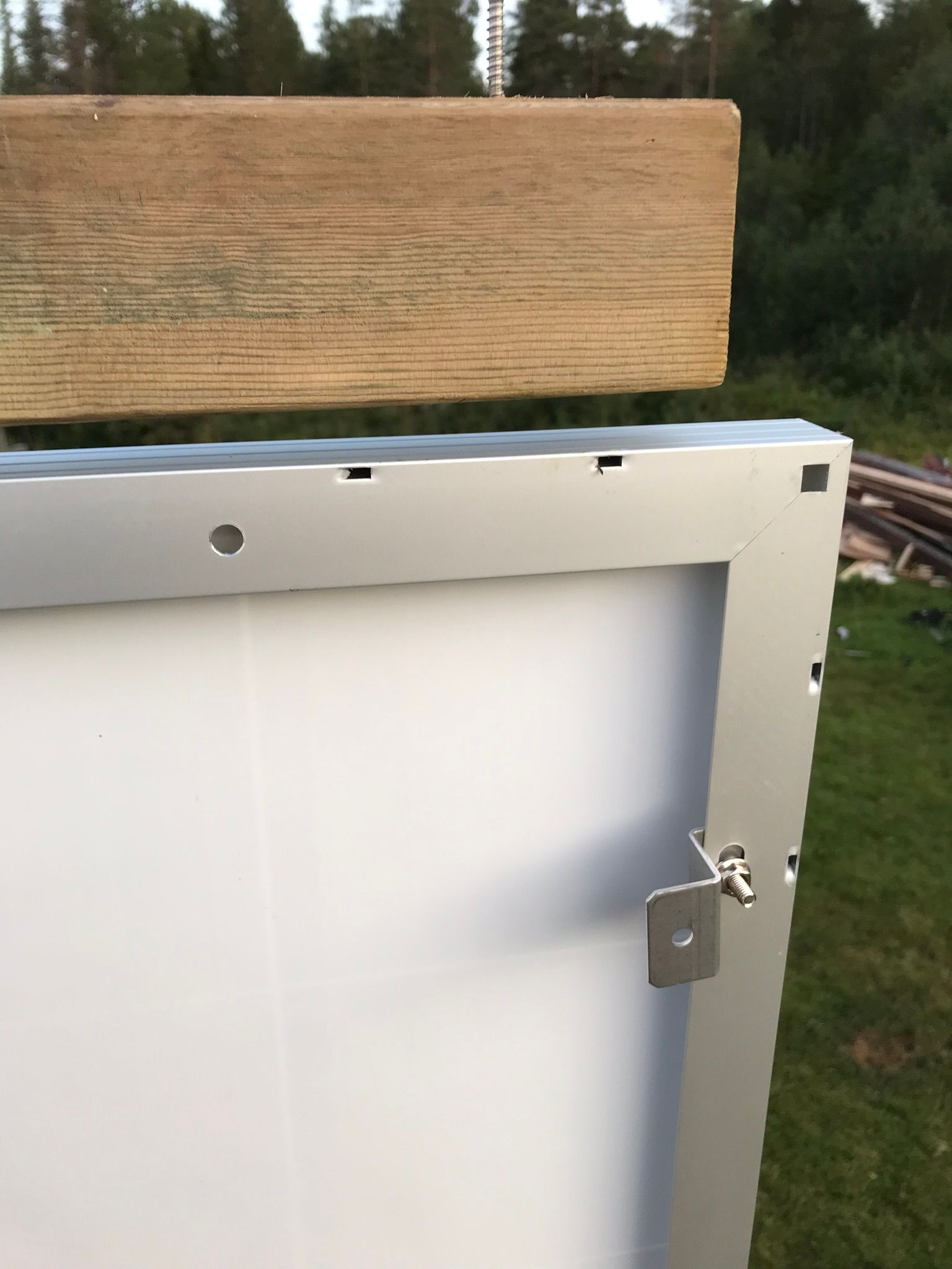 Large Solar Panel Wall Mount With Tilt : 4 Steps - Instructables