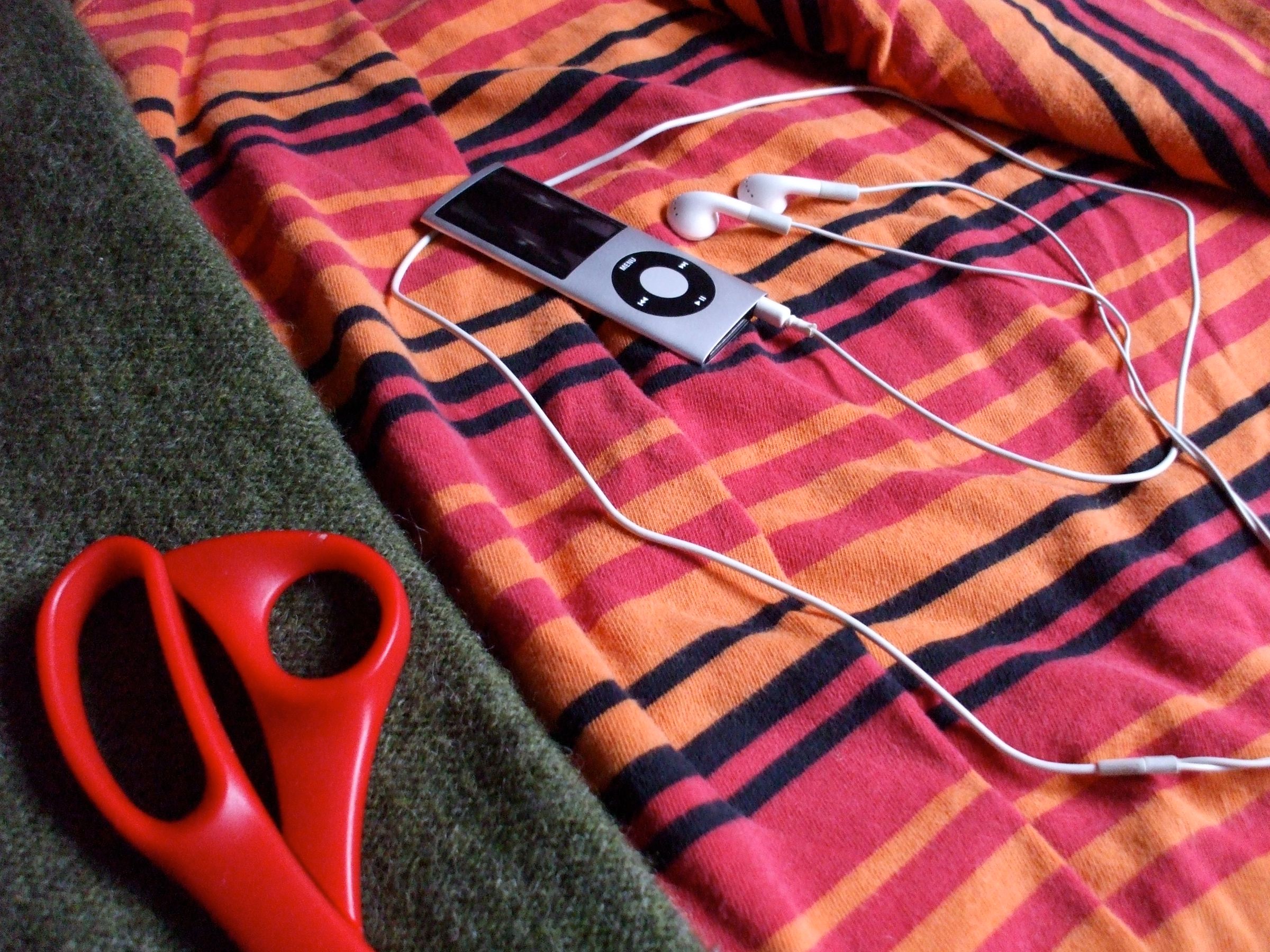 How to Make an IPod Hat : 11 Steps (with Pictures) - Instructables