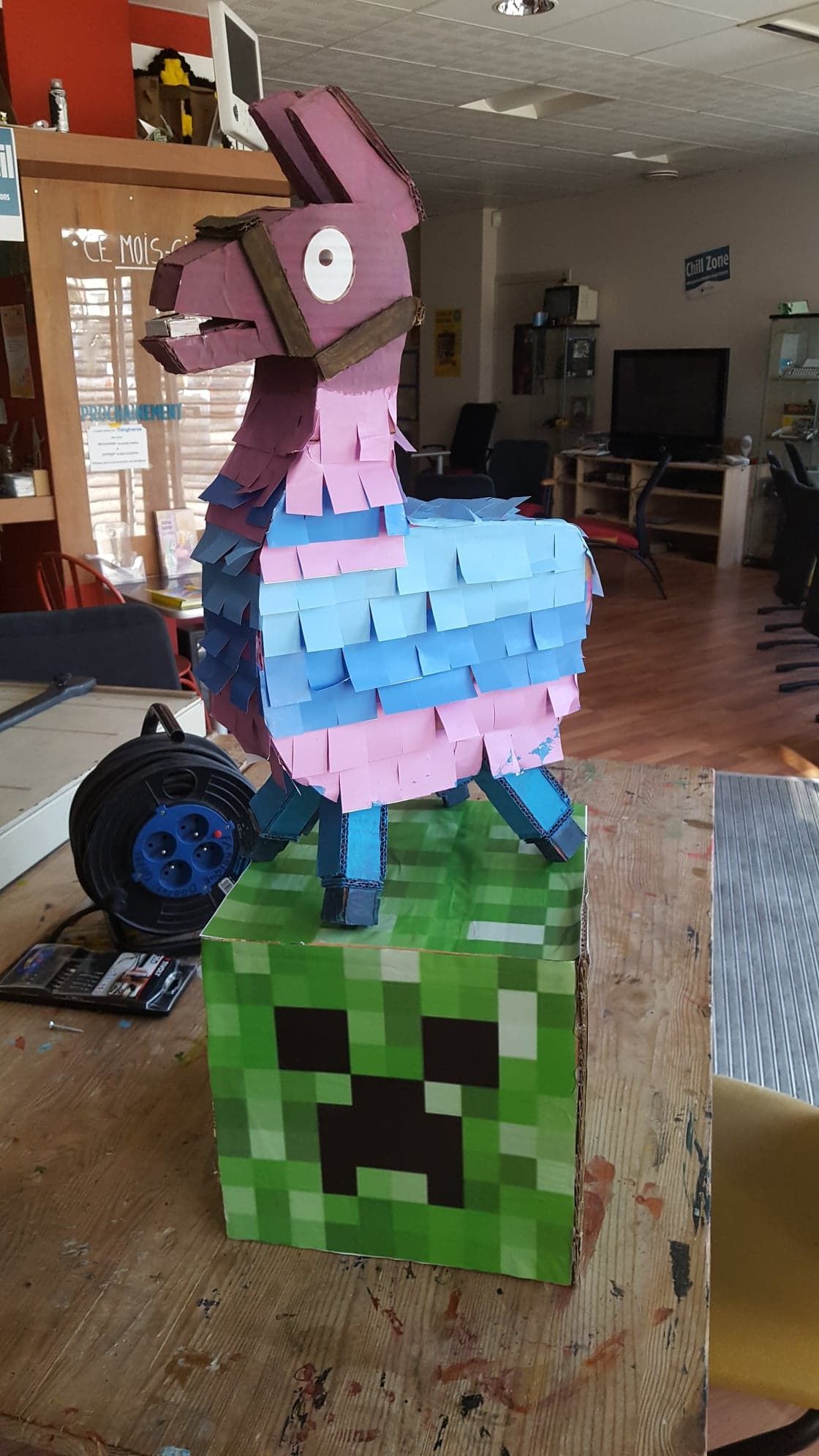 Cardboard Loot Llama Fortnite : 10 Steps (with Pictures) - Instructables
