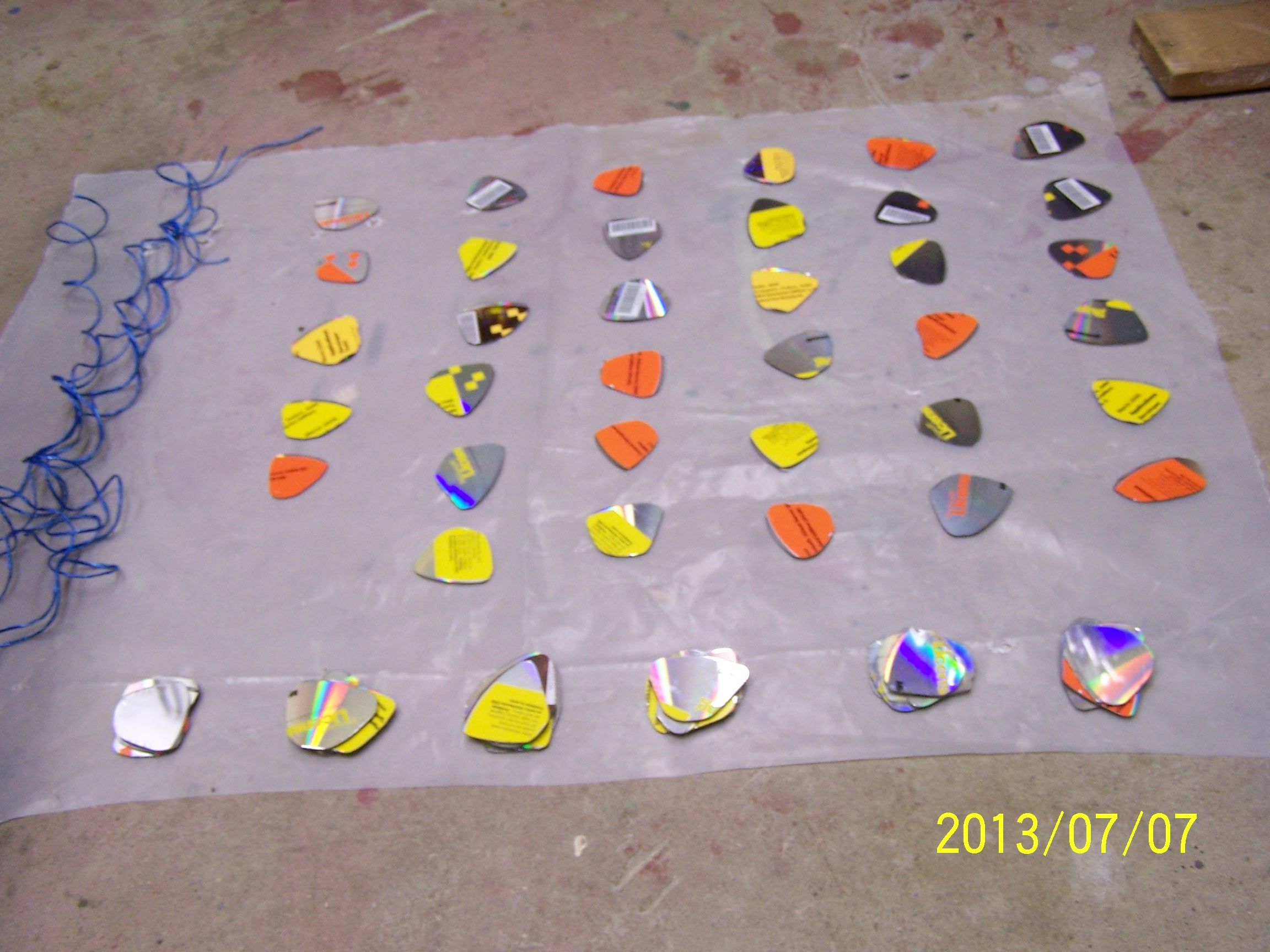 Bird Scarer From Old CDs : 5 Steps (with Pictures) - Instructables