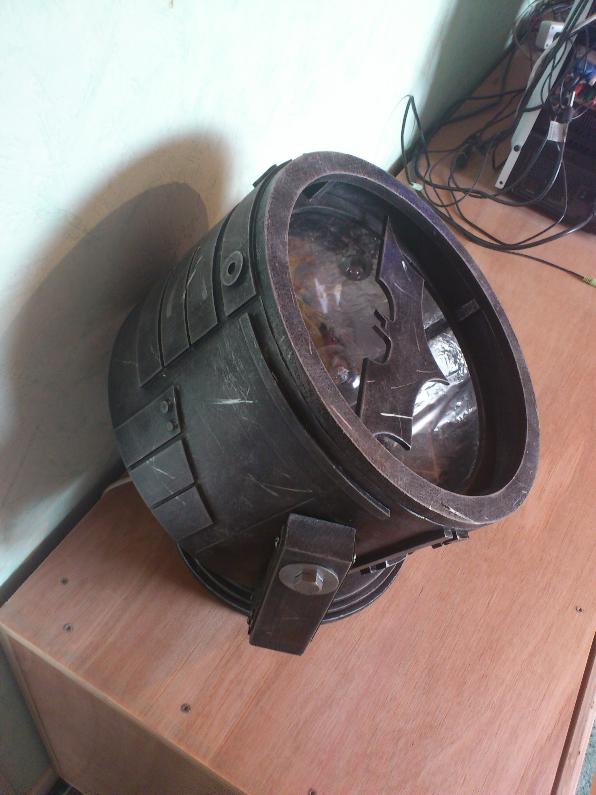 How to Make a BAT-signal : 8 Steps (with Pictures) - Instructables