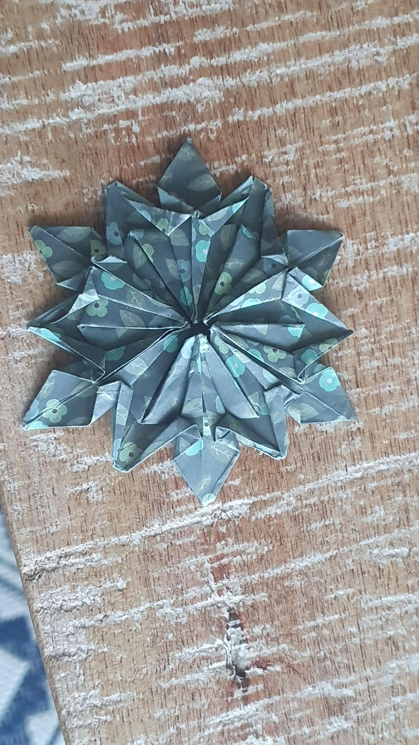 Origami Snowflake : 17 Steps (with Pictures) - Instructables