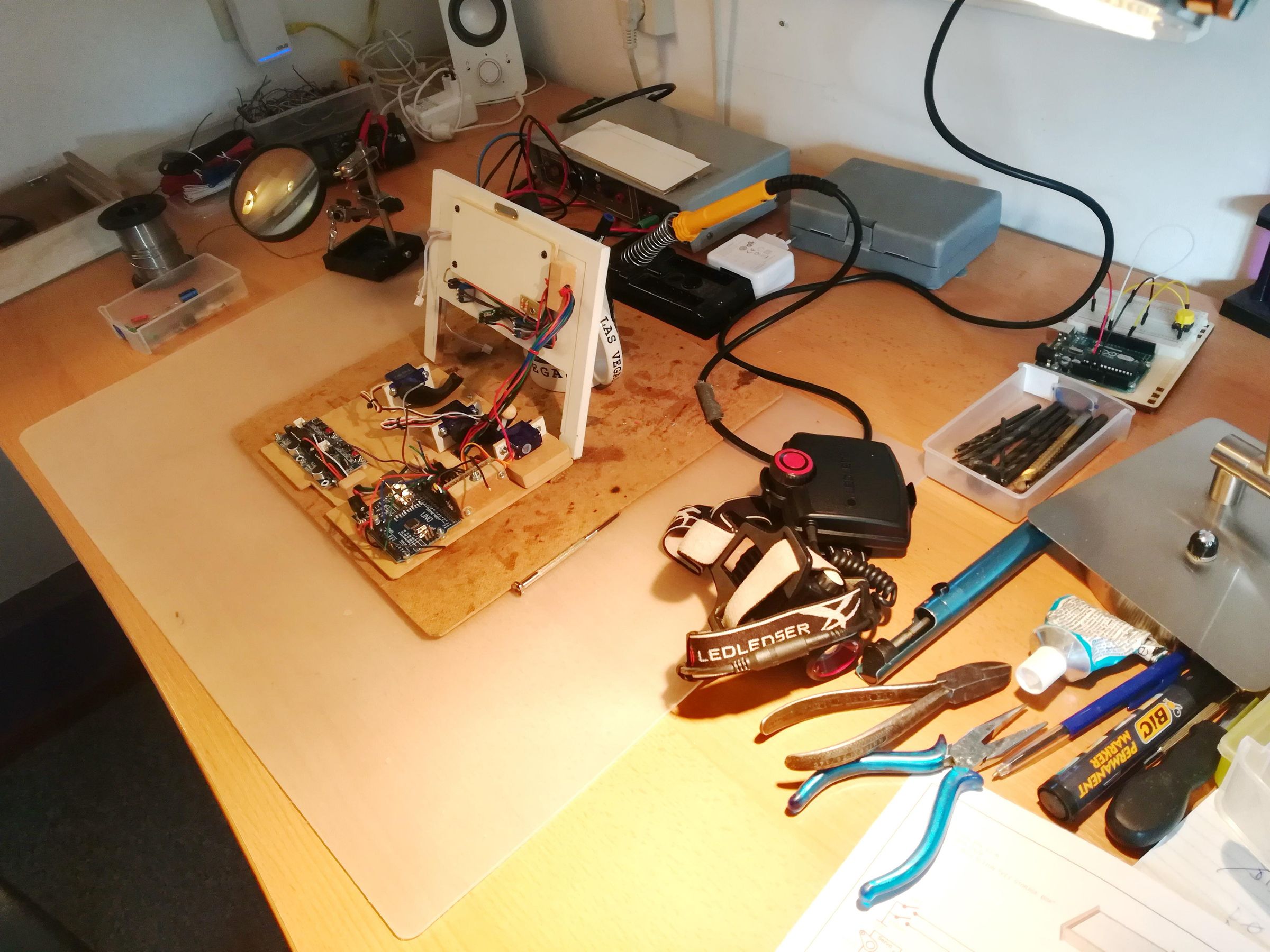 Useless Box With an Attitude : 8 Steps (with Pictures) - Instructables