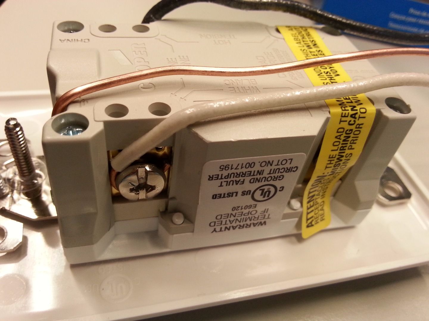How to Upgrade to a GFCI. : 10 Steps - Instructables