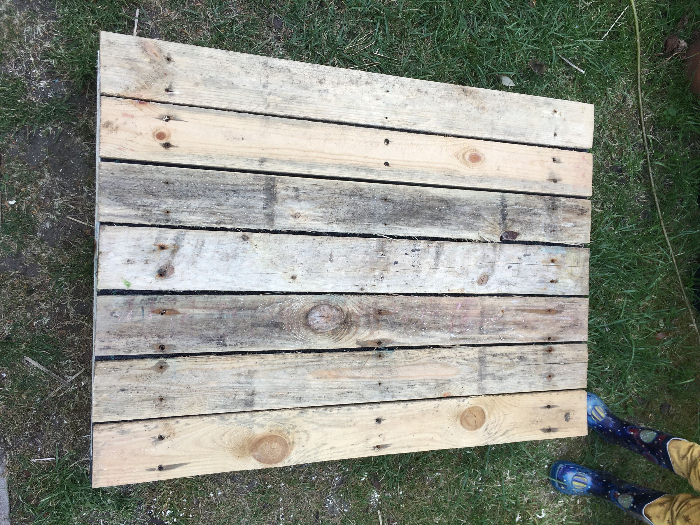 Pallet Sand Pit - DIY in 2 Hours From 2 Pallets! : 12 Steps (with ...