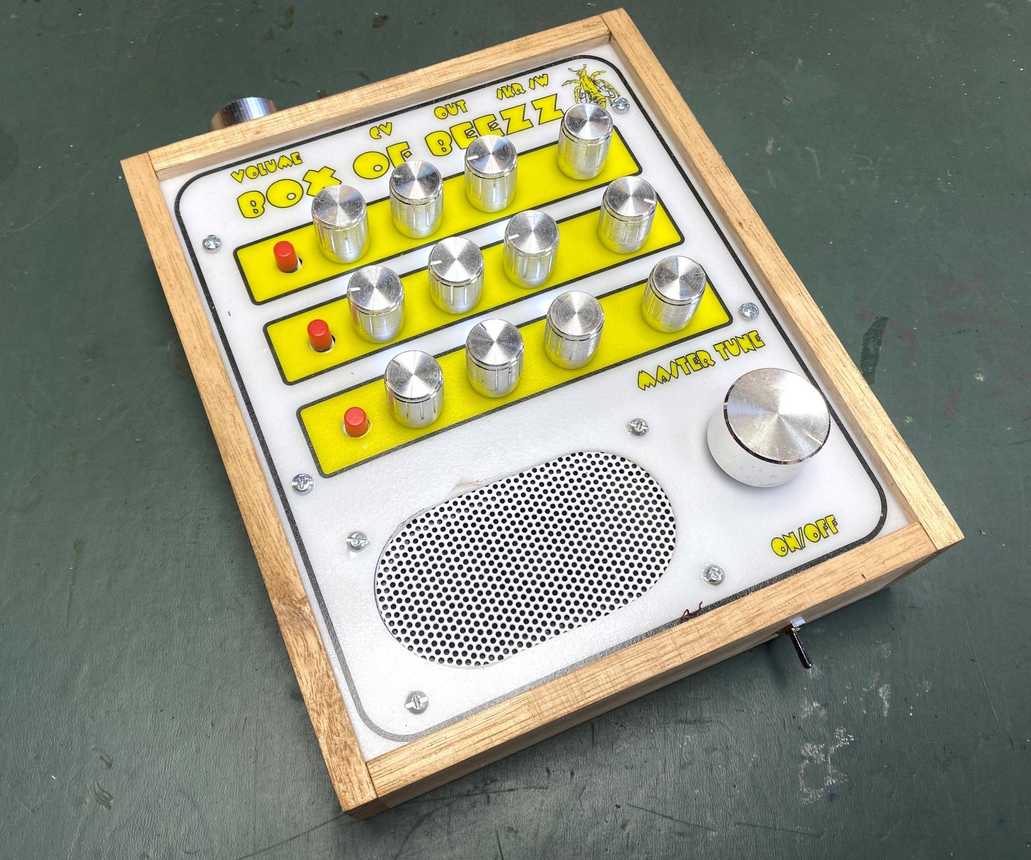 Box of Beezz - Drone Synth : 9 Steps (with Pictures) - Instructables