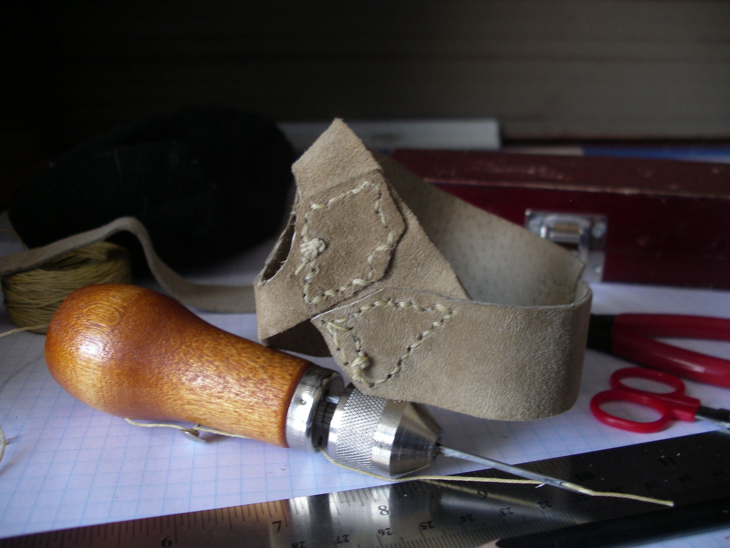 Sailmakers Palm, How to Make One. : 5 Steps (with Pictures) - Instructables