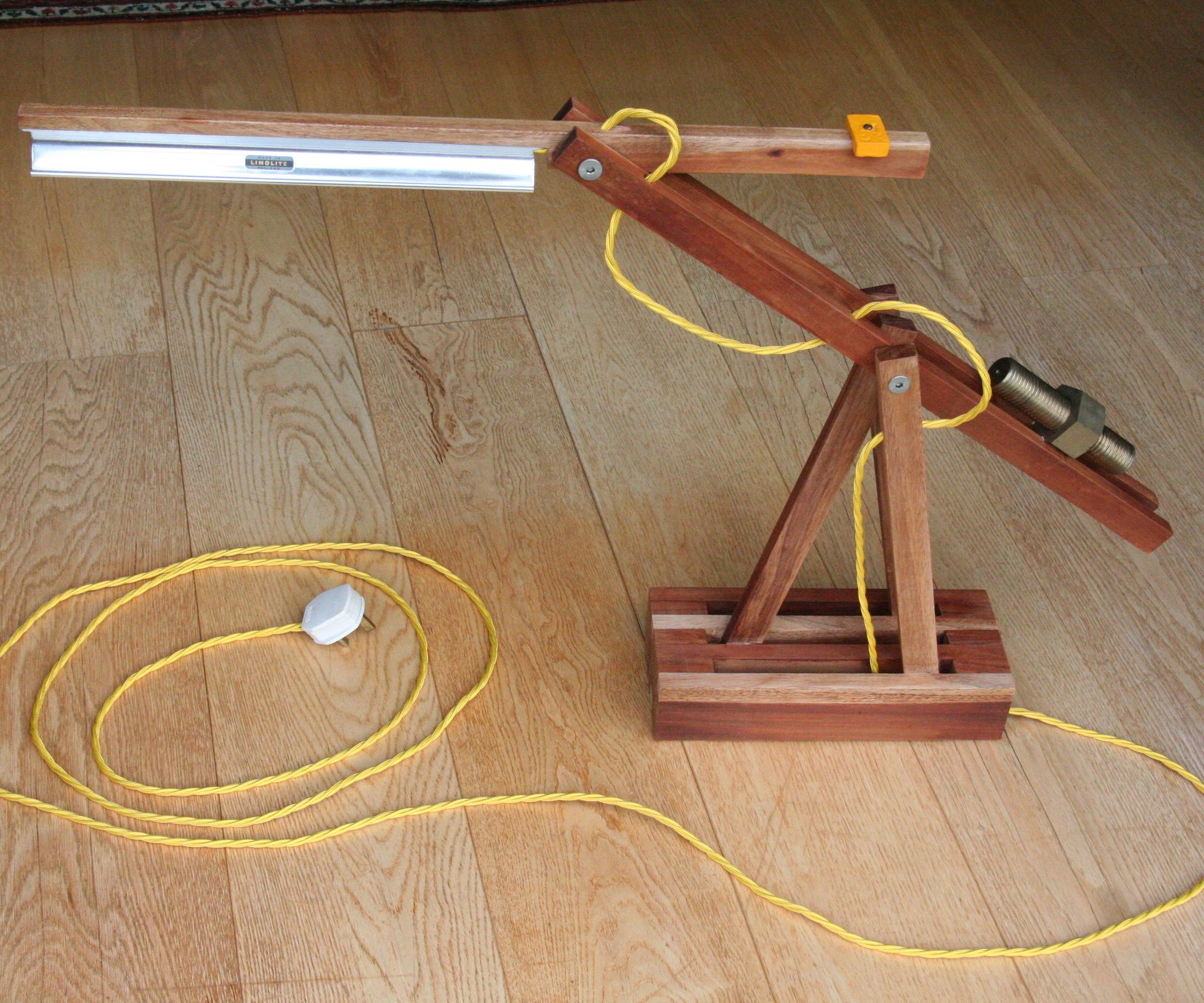 Balance Desk Lamp : 4 Steps - Instructables