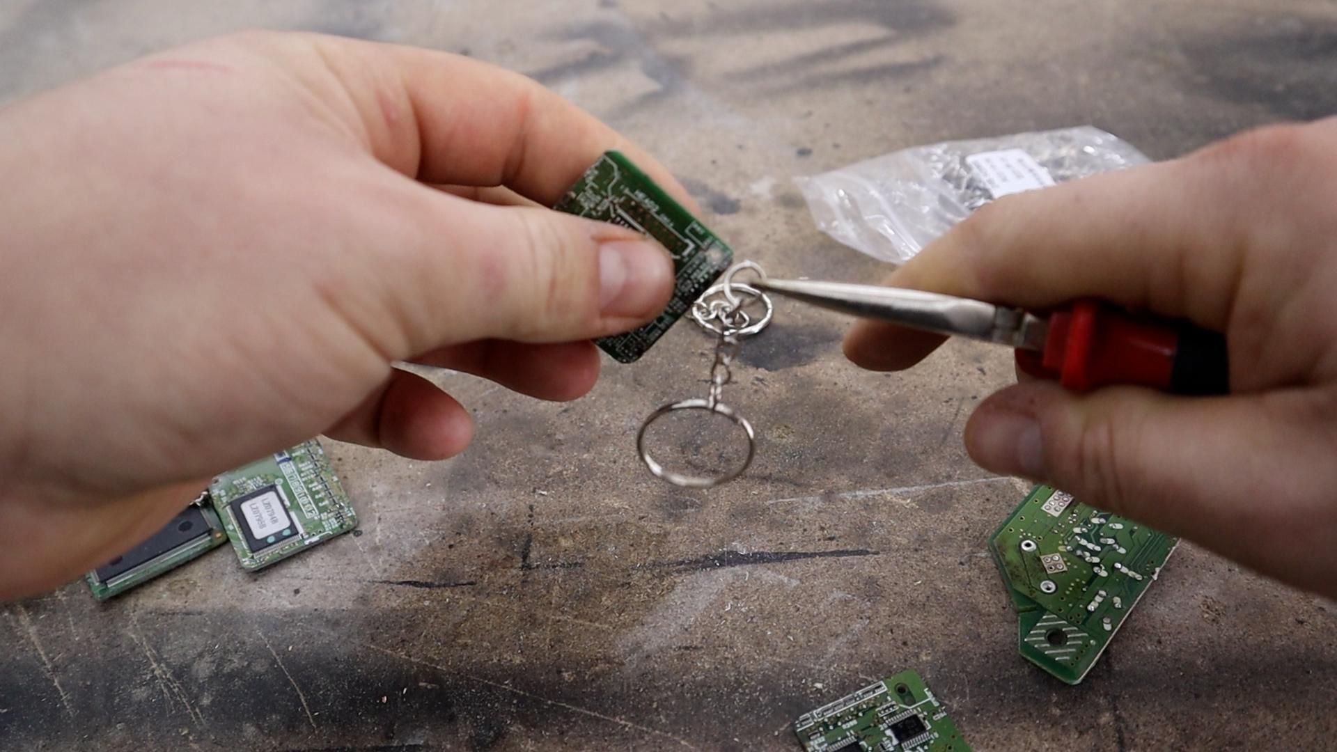 How to Make Beautiful PCB Keyrings From Recycled Printed Circuit Boards ...