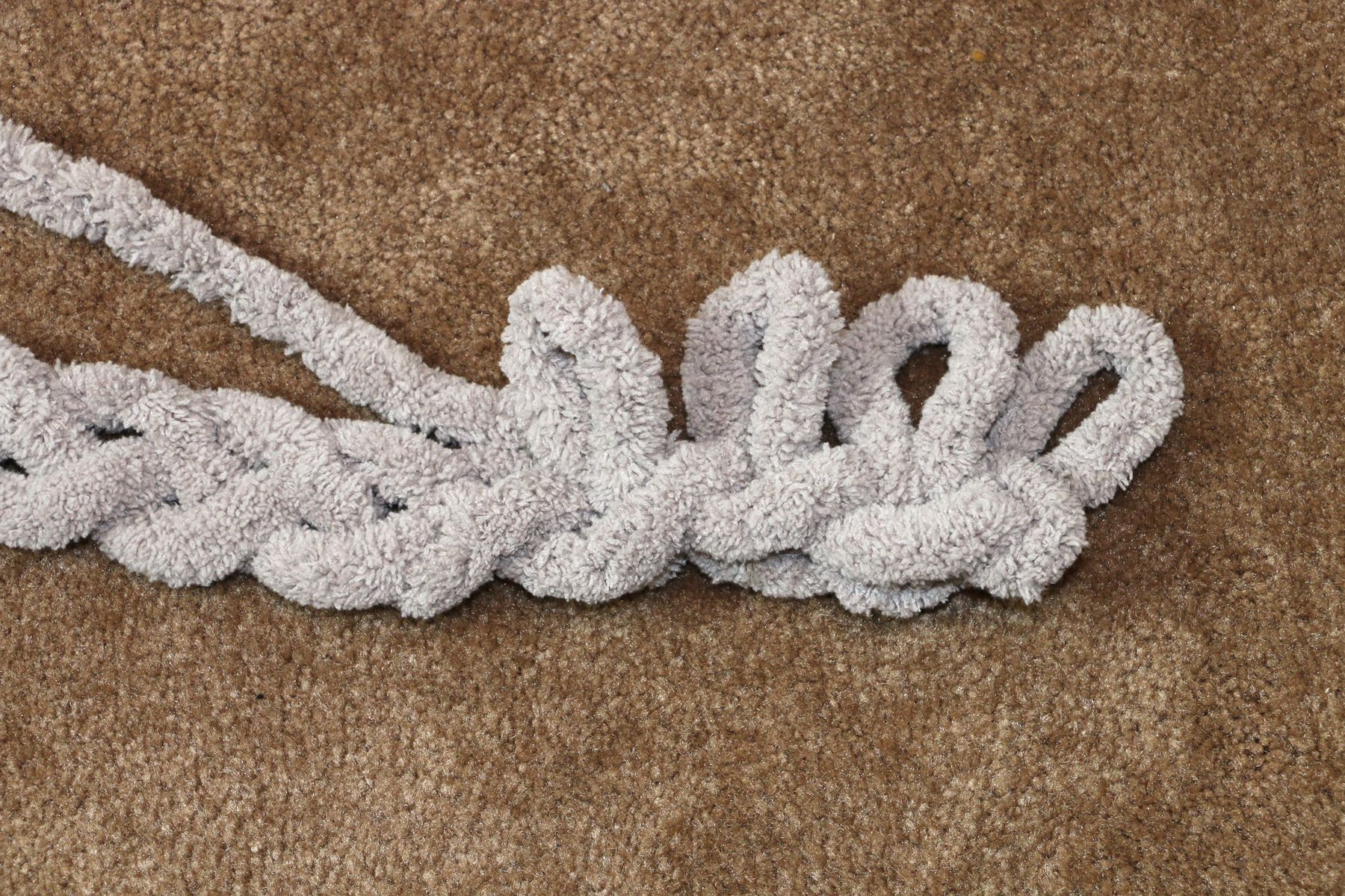 Easy Chunky Hand-Knitted Blanket in One Hour : 9 Steps (with Pictures ...