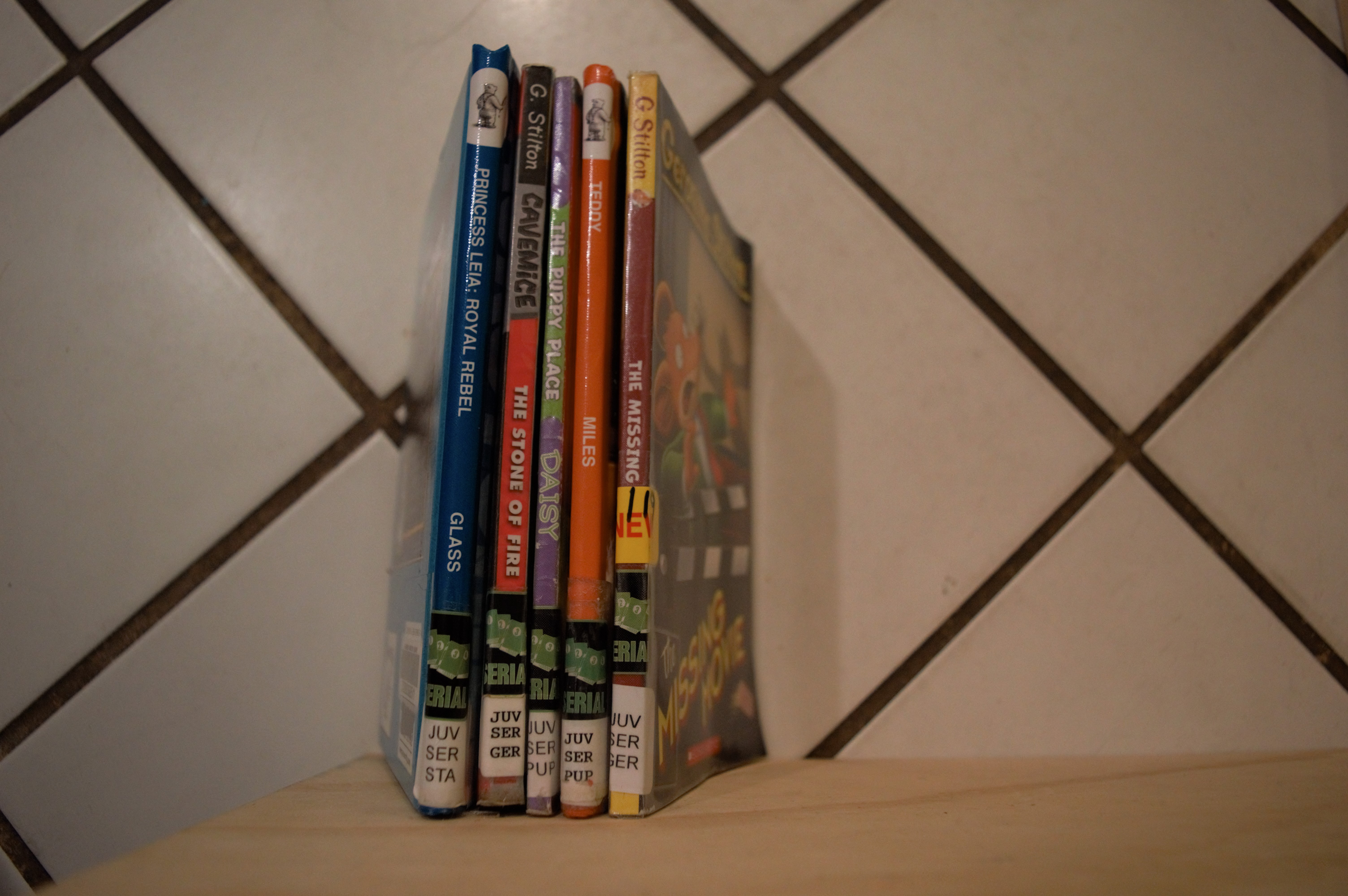 The Impossible Bookshelf : 25 Steps (with Pictures) - Instructables