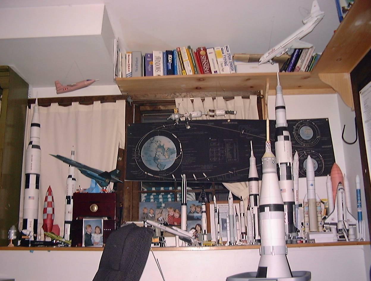 Paper Saturn V Rocket Model, Almost Free, Over 7 Feet Tall. : 4 Steps ...