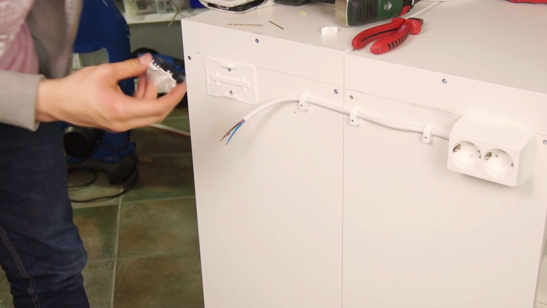 IKEA Hack: Practical Workbench : 11 Steps (with Pictures) - Instructables