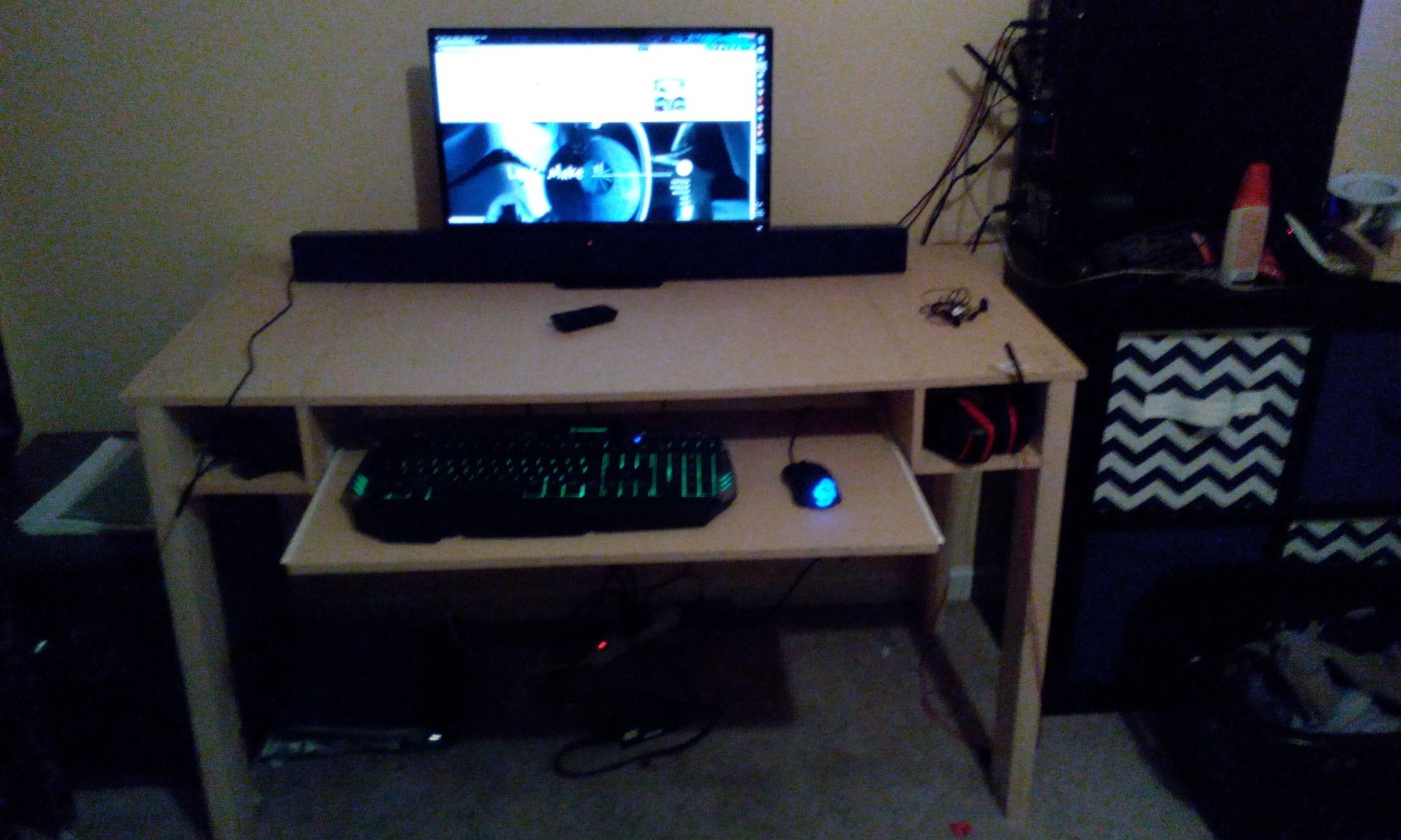 Simple 2' X 4' Computer Desk : 6 Steps (with Pictures) - Instructables