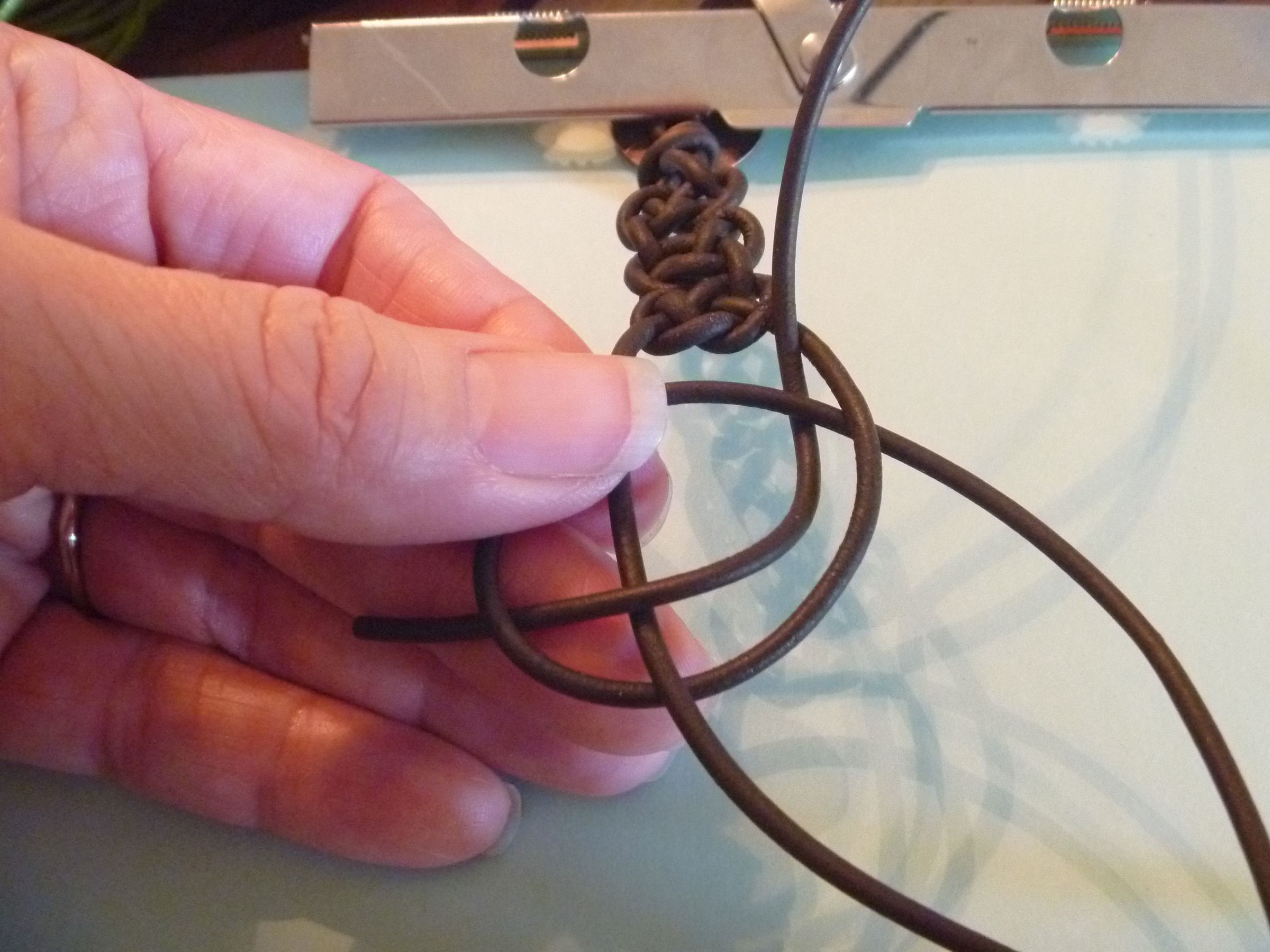 Celtic Knot Macrame Bracelet : 9 Steps (with Pictures) - Instructables