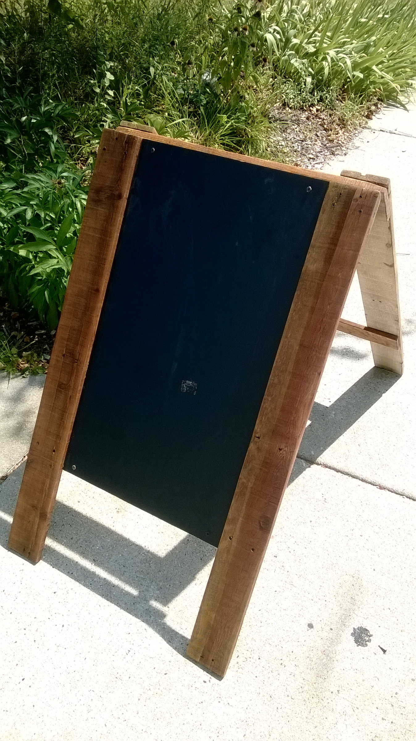 Simple Chalkboard Sign From Reclaimed Wood (Pallets) : 5 Steps ...