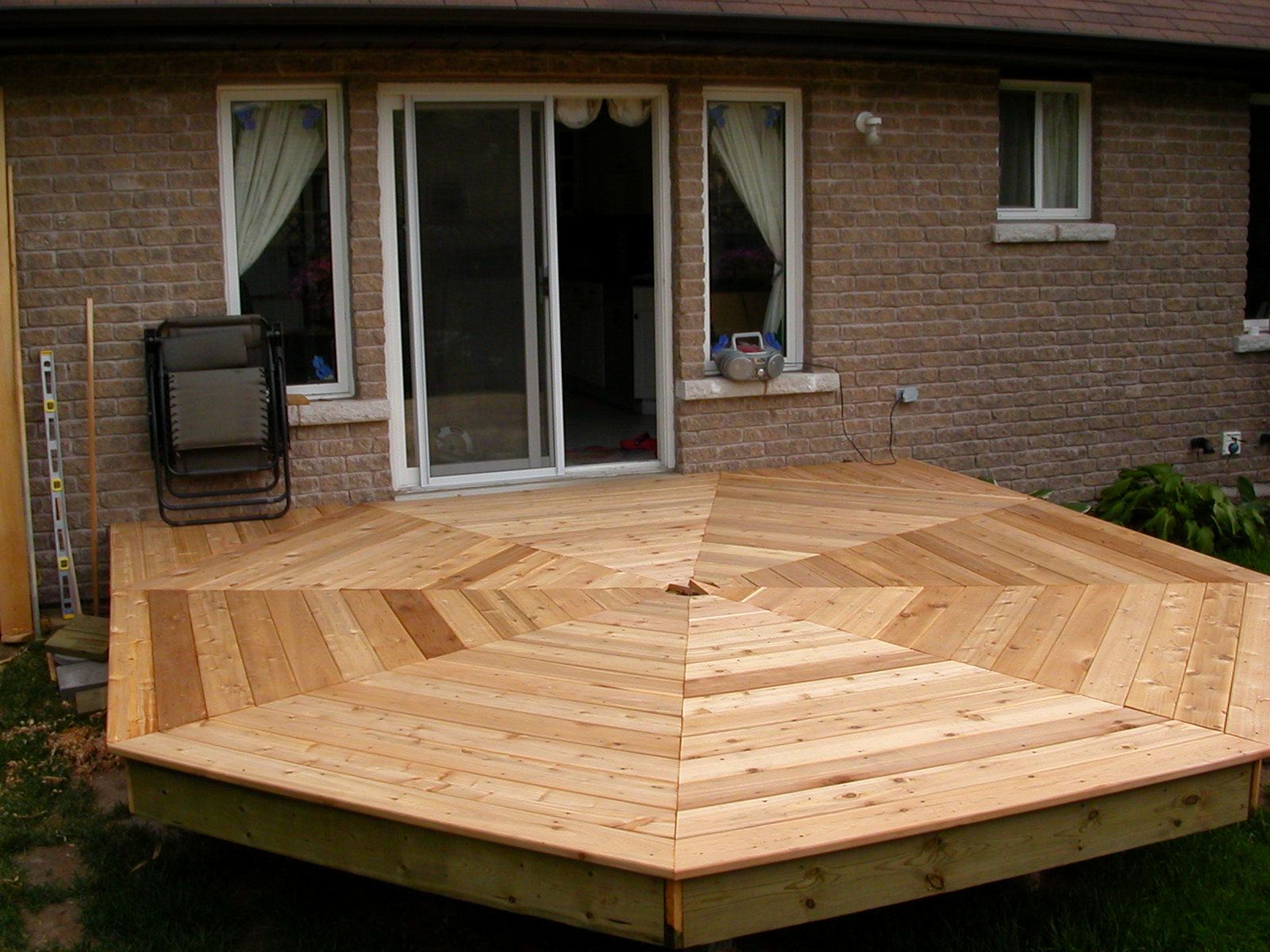 How to Build an Octagonal Deck : 24 Steps (with Pictures) - Instructables