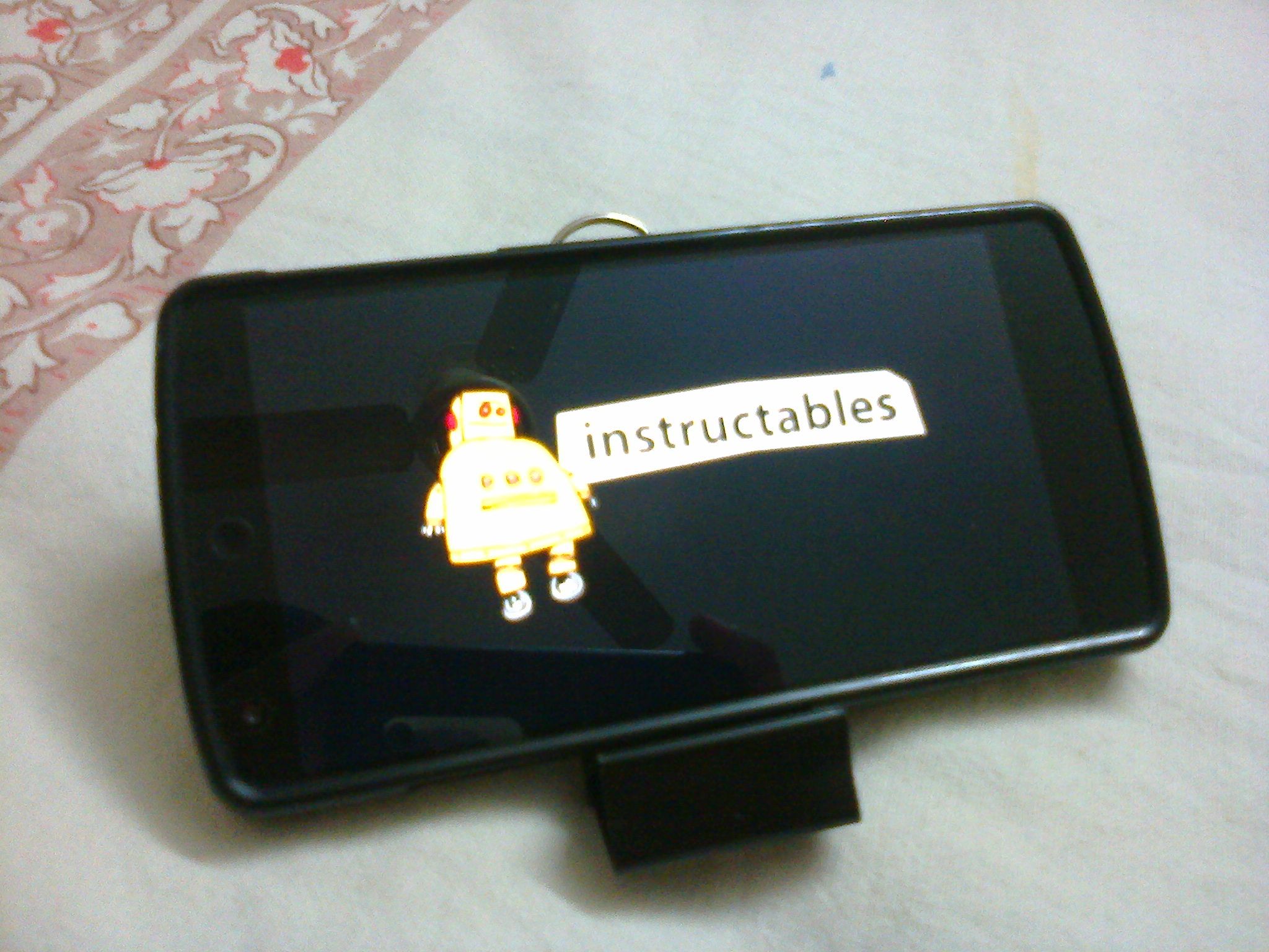Binder Clip Phone Stand : 4 Steps - Instructables