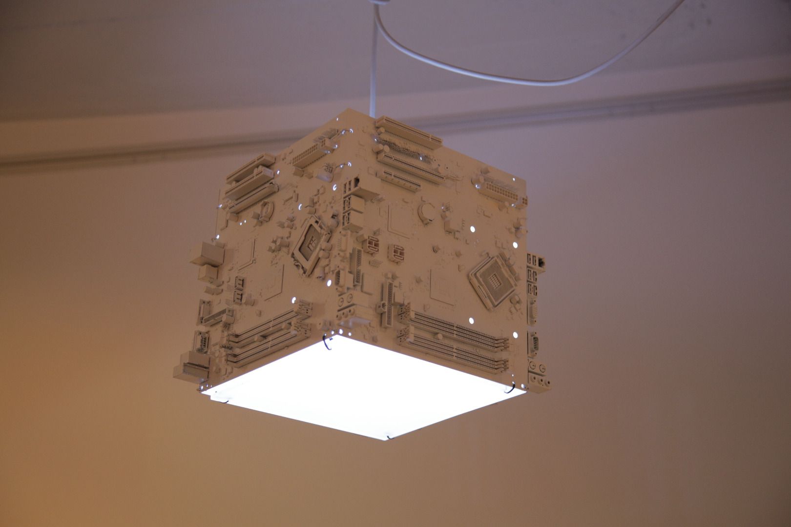 Motherboard Lamp – Upcycling : 5 Steps (with Pictures) - Instructables