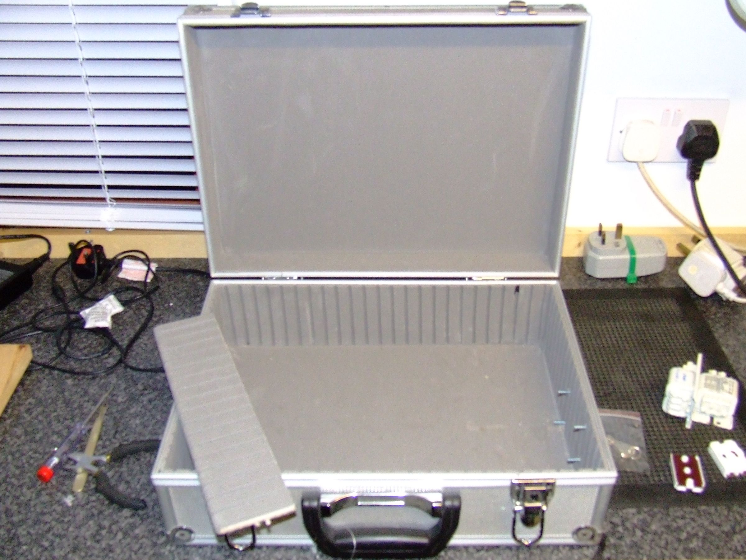 Simple UV Lightbox for PCBs : 14 Steps (with Pictures) - Instructables