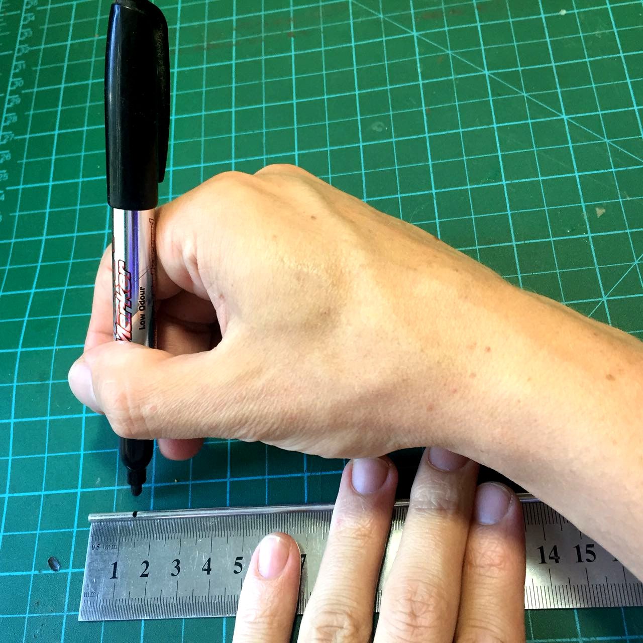 3D Printed Bionic Hand Skeleton : 8 Steps (with Pictures) - Instructables