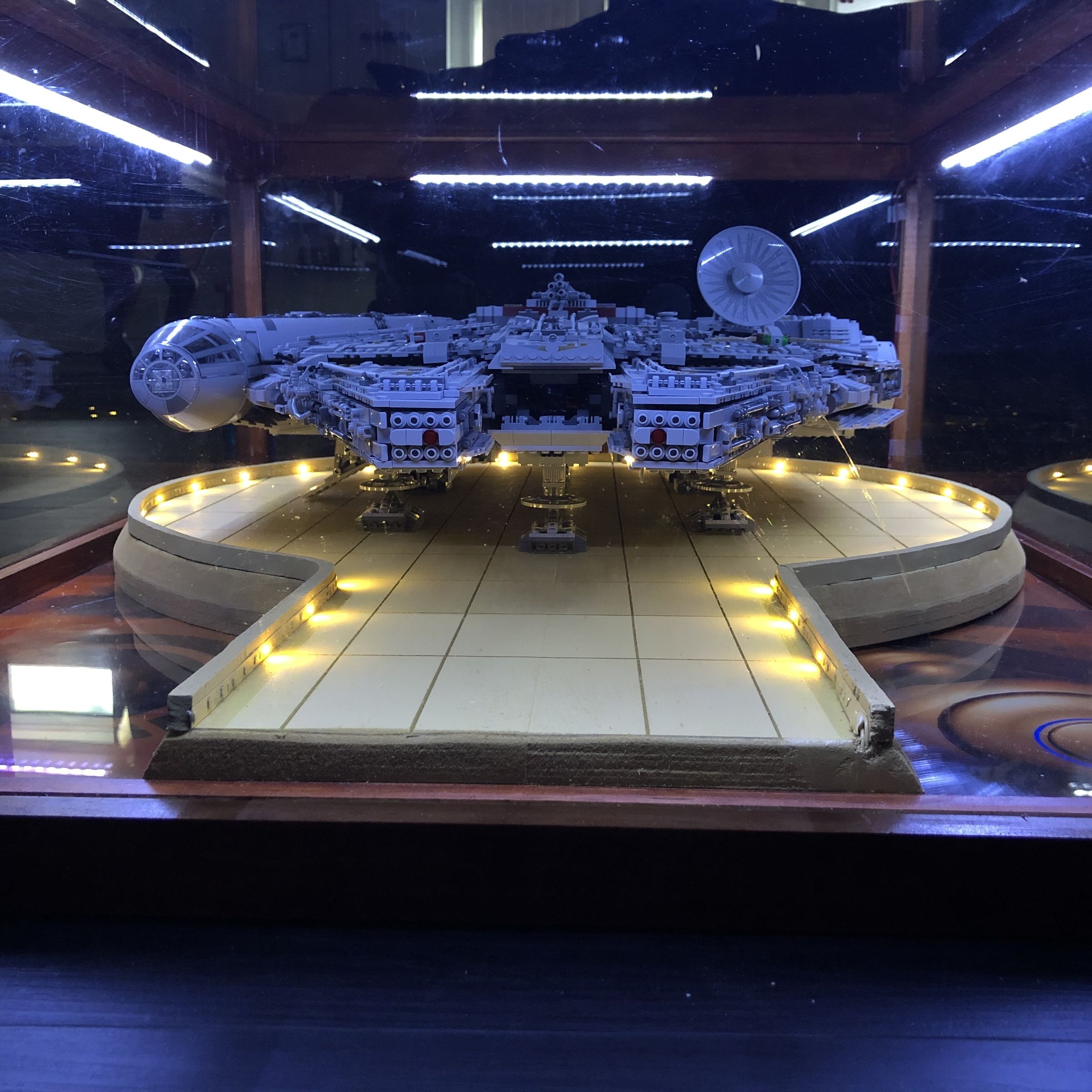 UCS Lego Millennium Falcon Coffee Table : 4 Steps - Instructables