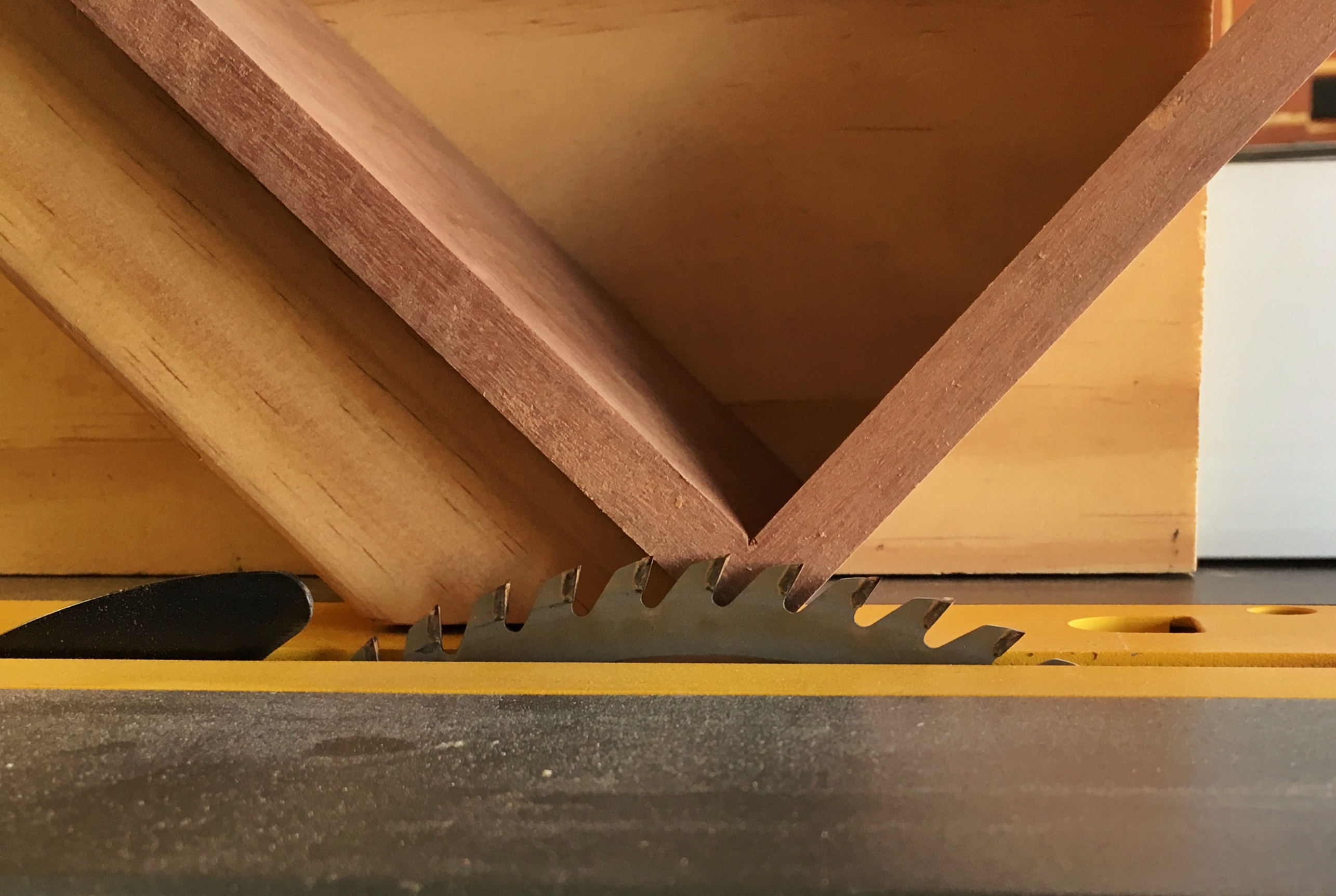 Adding Wooden Splines and Some Nice Feet to Your Wooden Boxes : 8 Steps ...