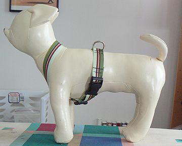 How to Make a Small Dog Harness With Grosgrain Ribbon : 7 Steps (with ...