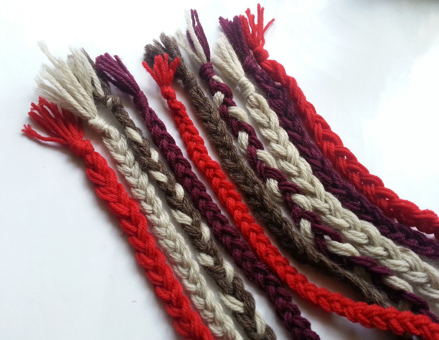 DIY Easy Braided Yarn Cowl : 6 Steps (with Pictures) - Instructables