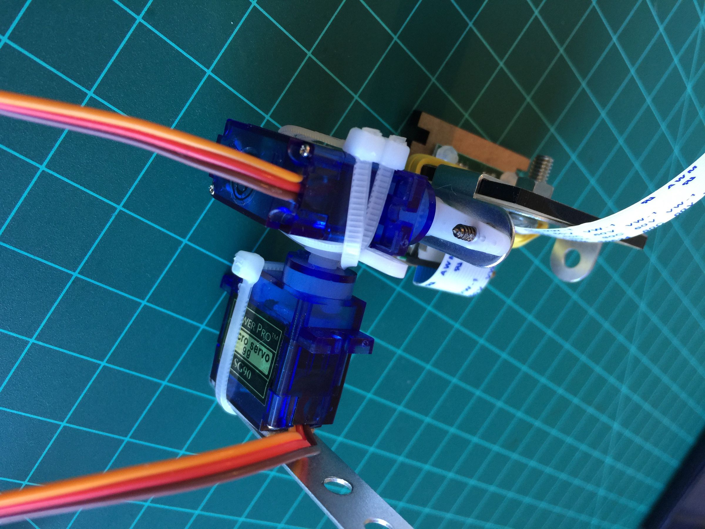 IoT: Raspberry Pi Robot With Video Streamer and Pan/Tilt Camera Remote ...